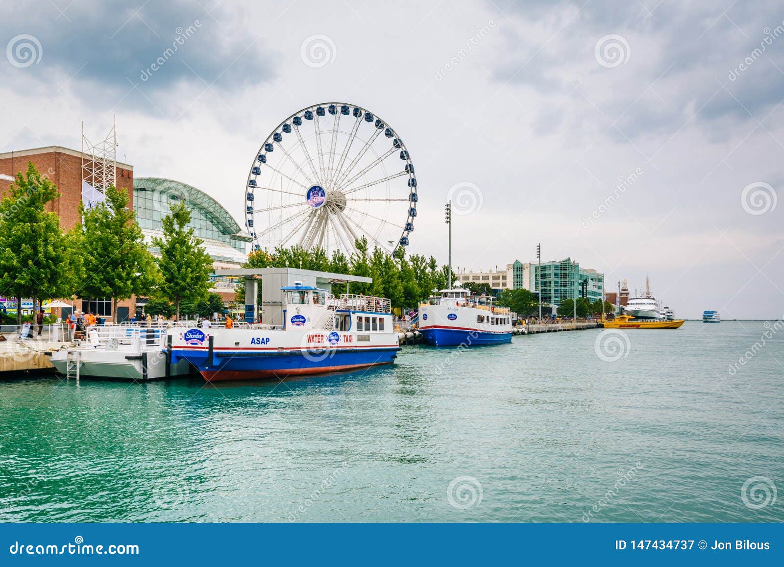 Ferris Wheel at Navy Pier, in Chicago, Illinois Editorial Photography ...