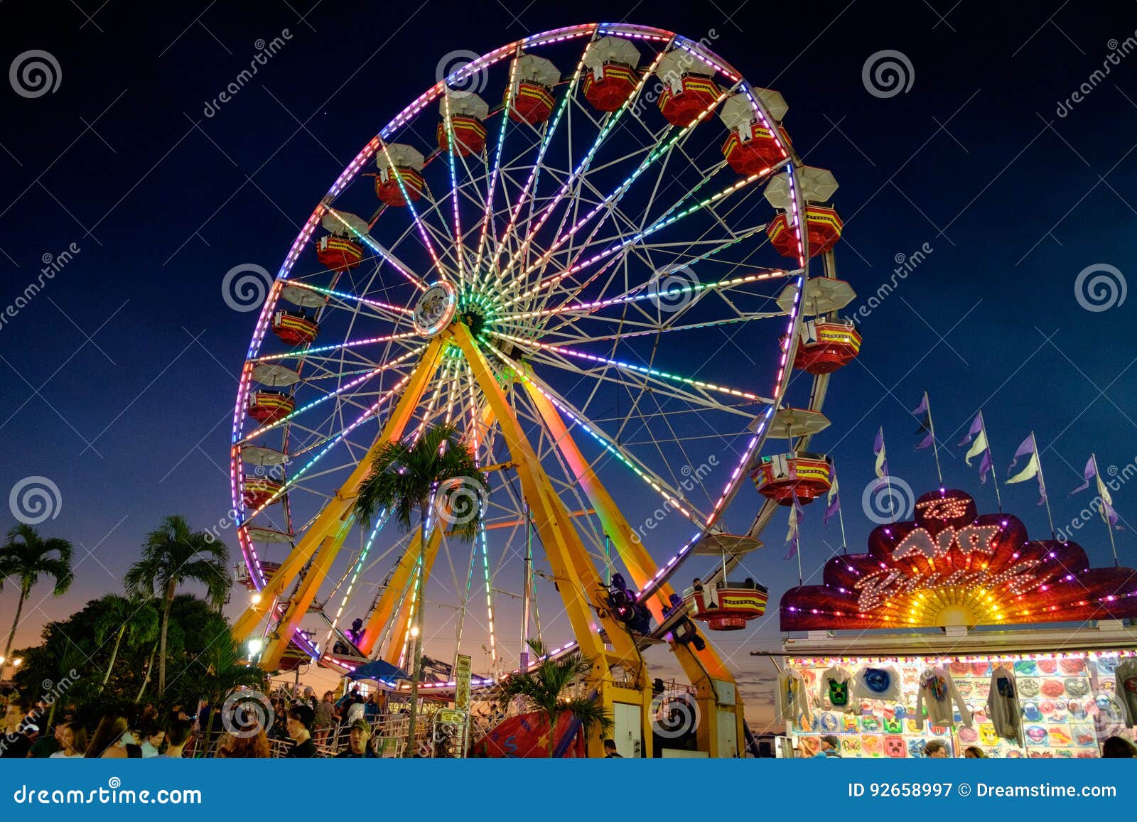 Ferris Wheel at night editorial photography. Image of flare - 92658997