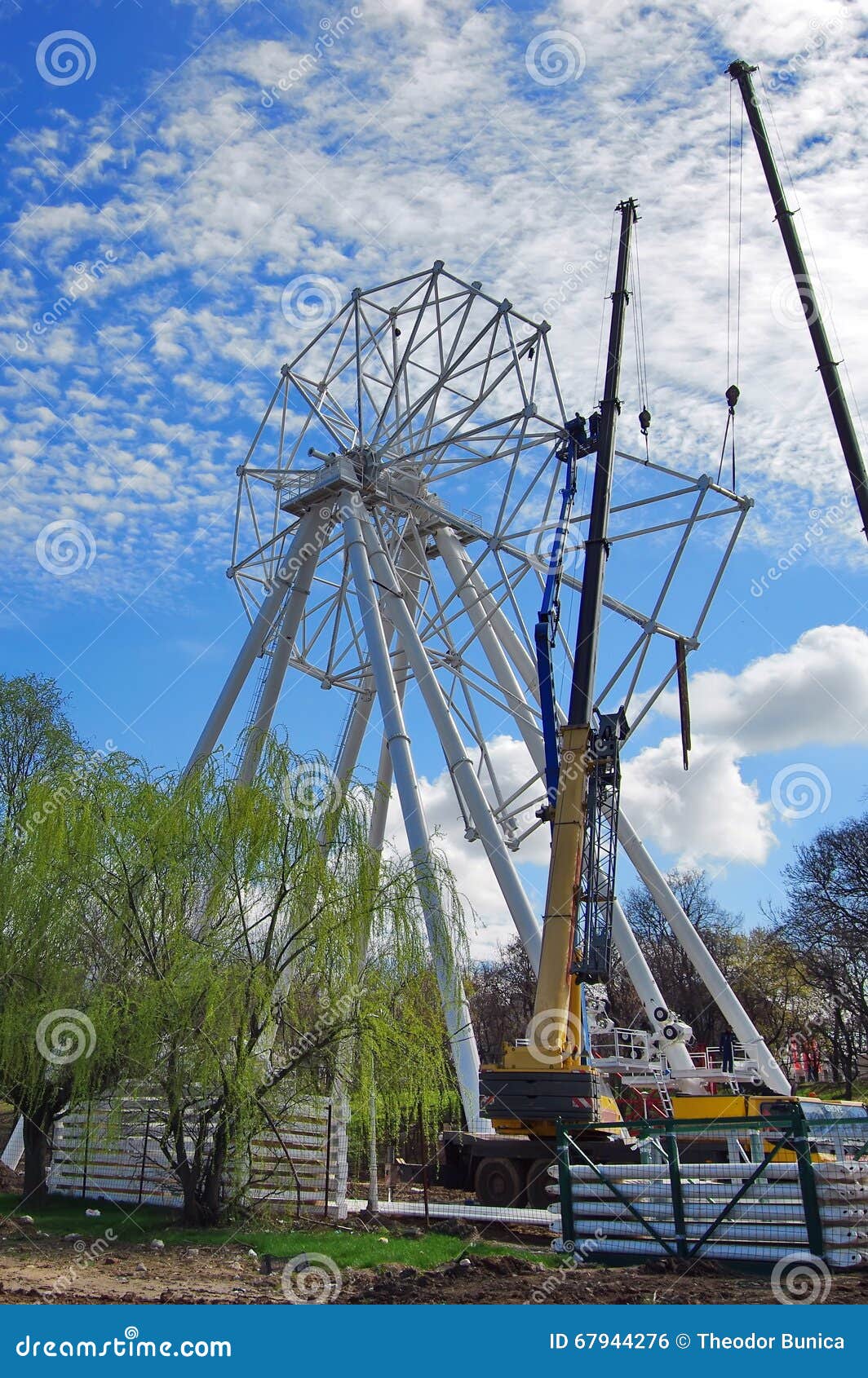 Ferris Wheel Under Construction in Amusement Park - Tei Park, Bucharest ...