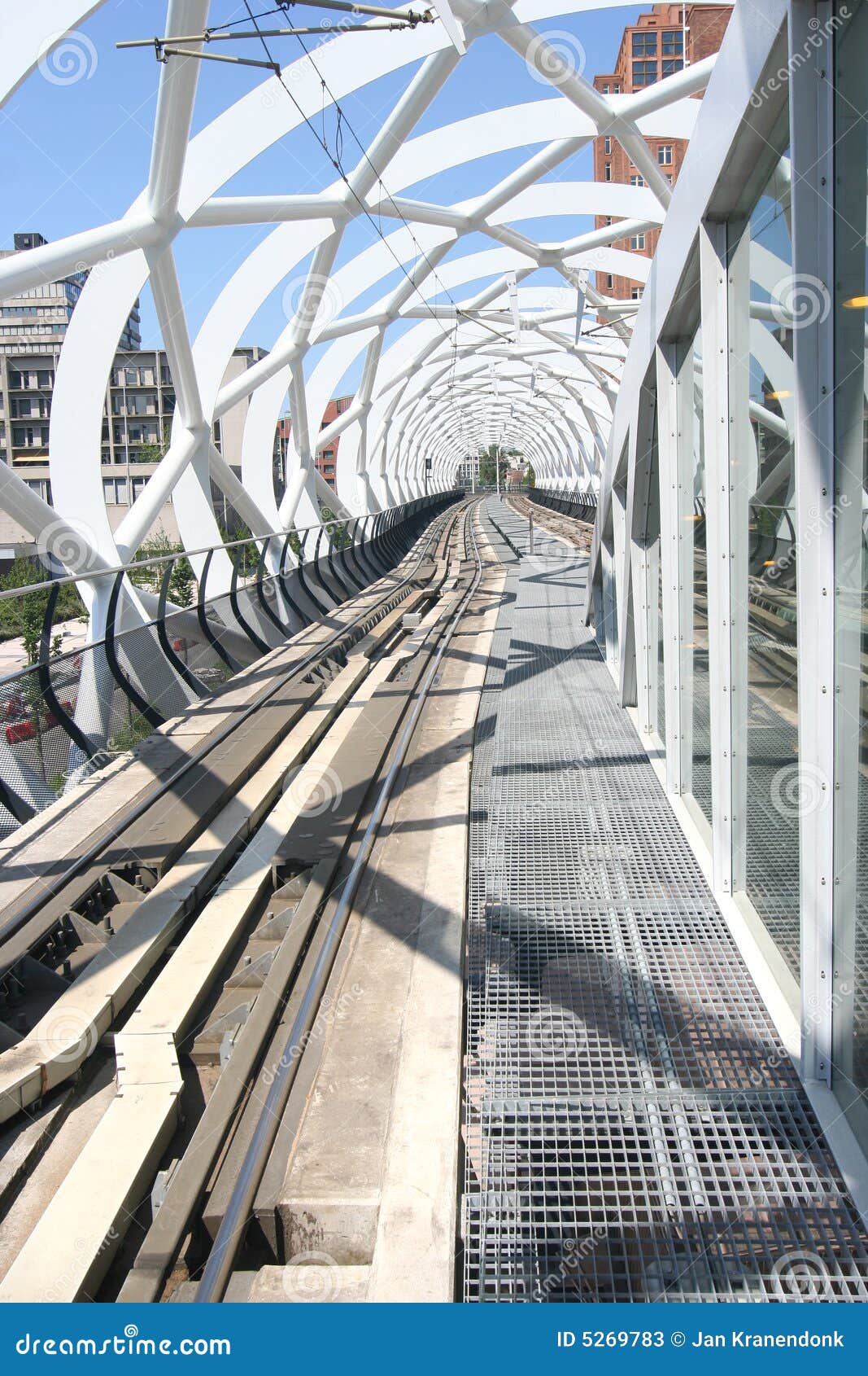 Ferrocarril Elevado Moderno De La Tranvía Imagen de archivo - Imagen de ...
