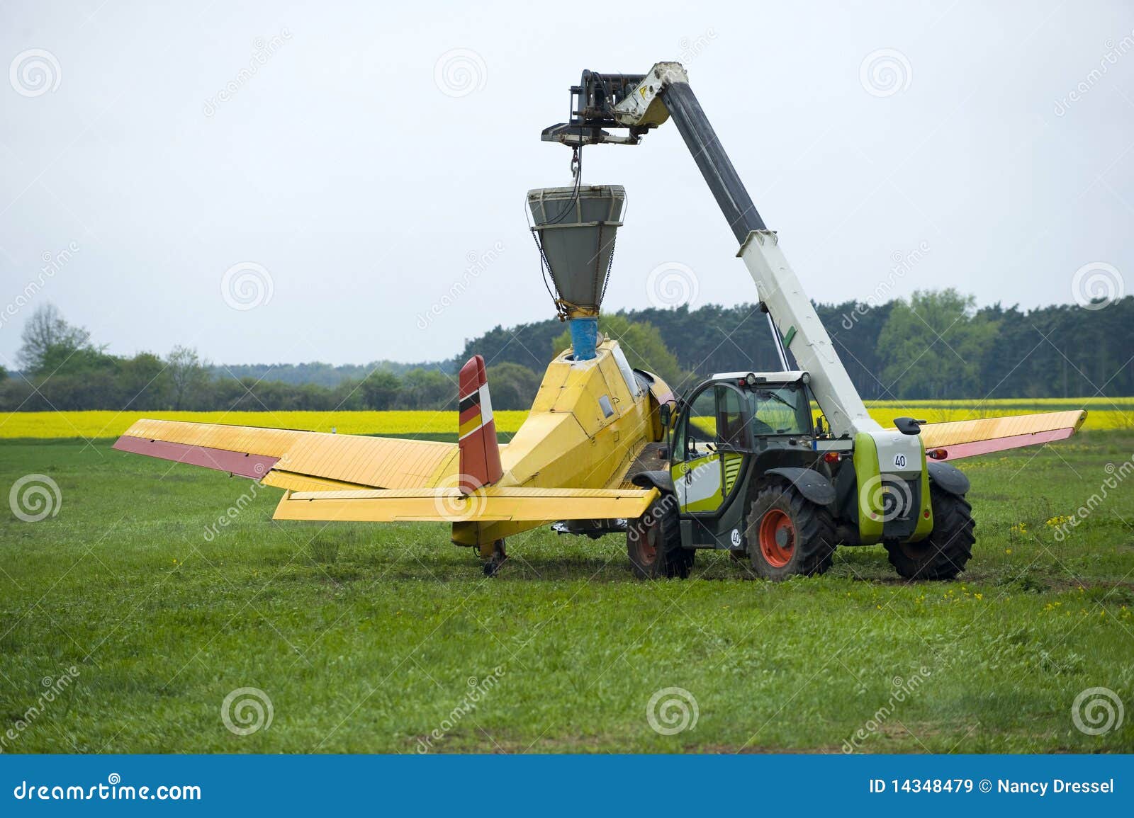 Fertilizing Field by Aircraft Stock Image - Image of green, fertilize ...