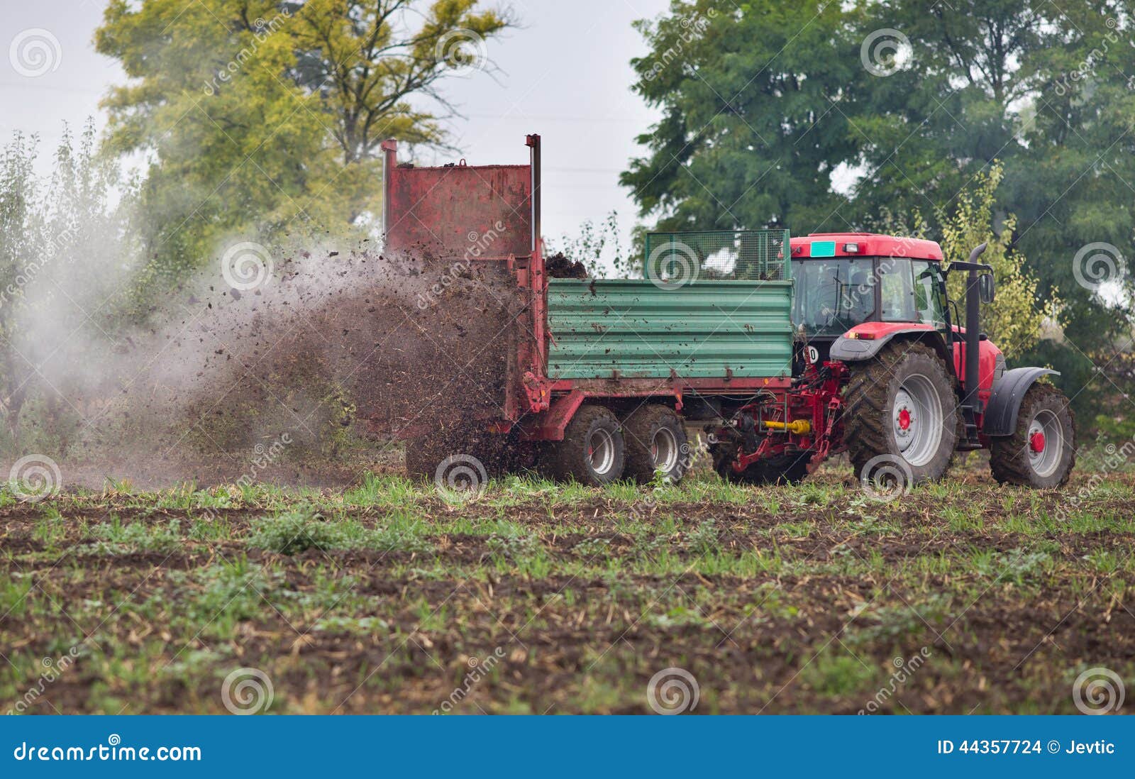 Fertilizing field stock photo. Image of environment, farmland - 44357724