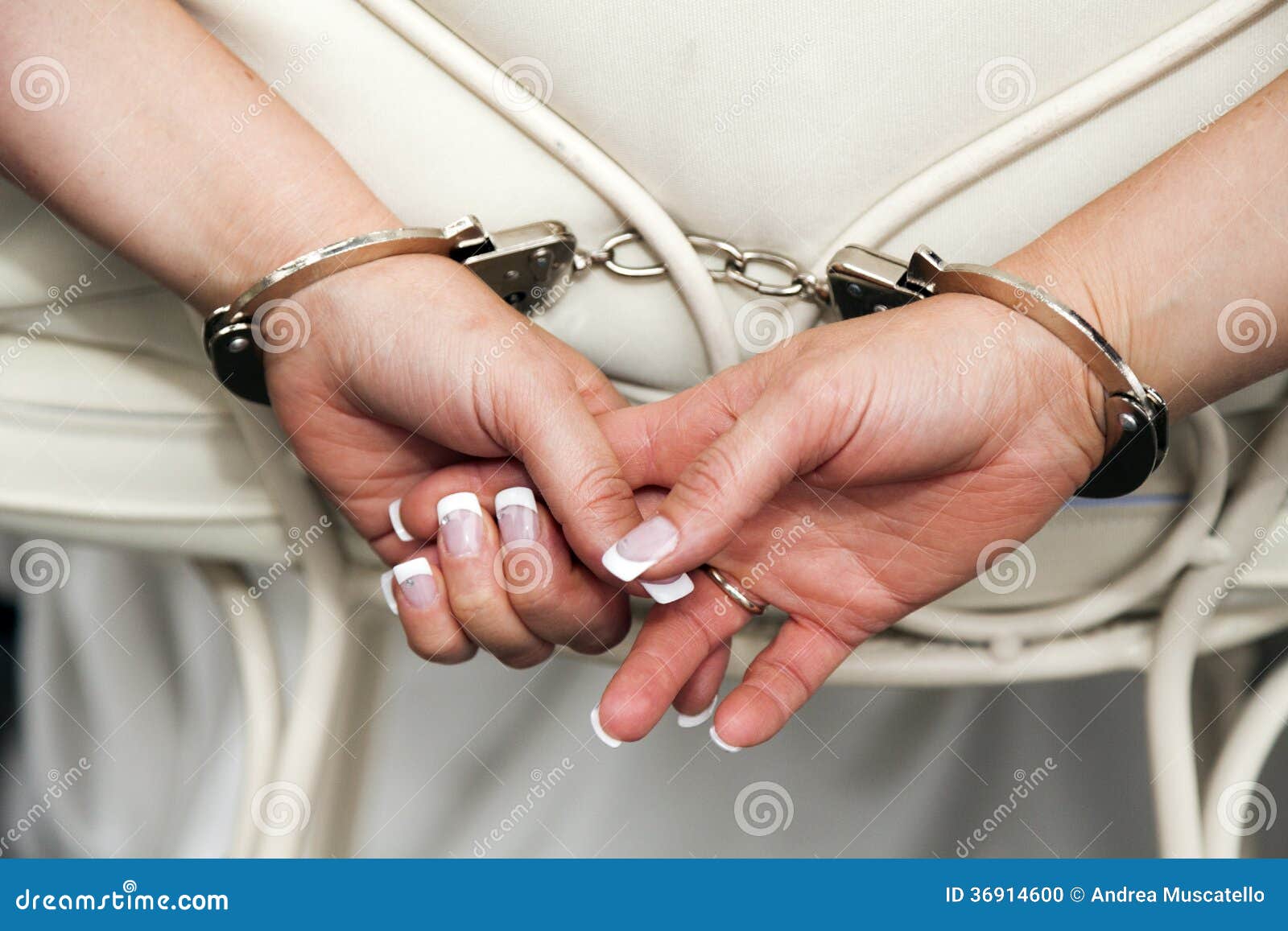Fesselt Braut Mit Handschellen Stockfoto - Bild von durchführung ...