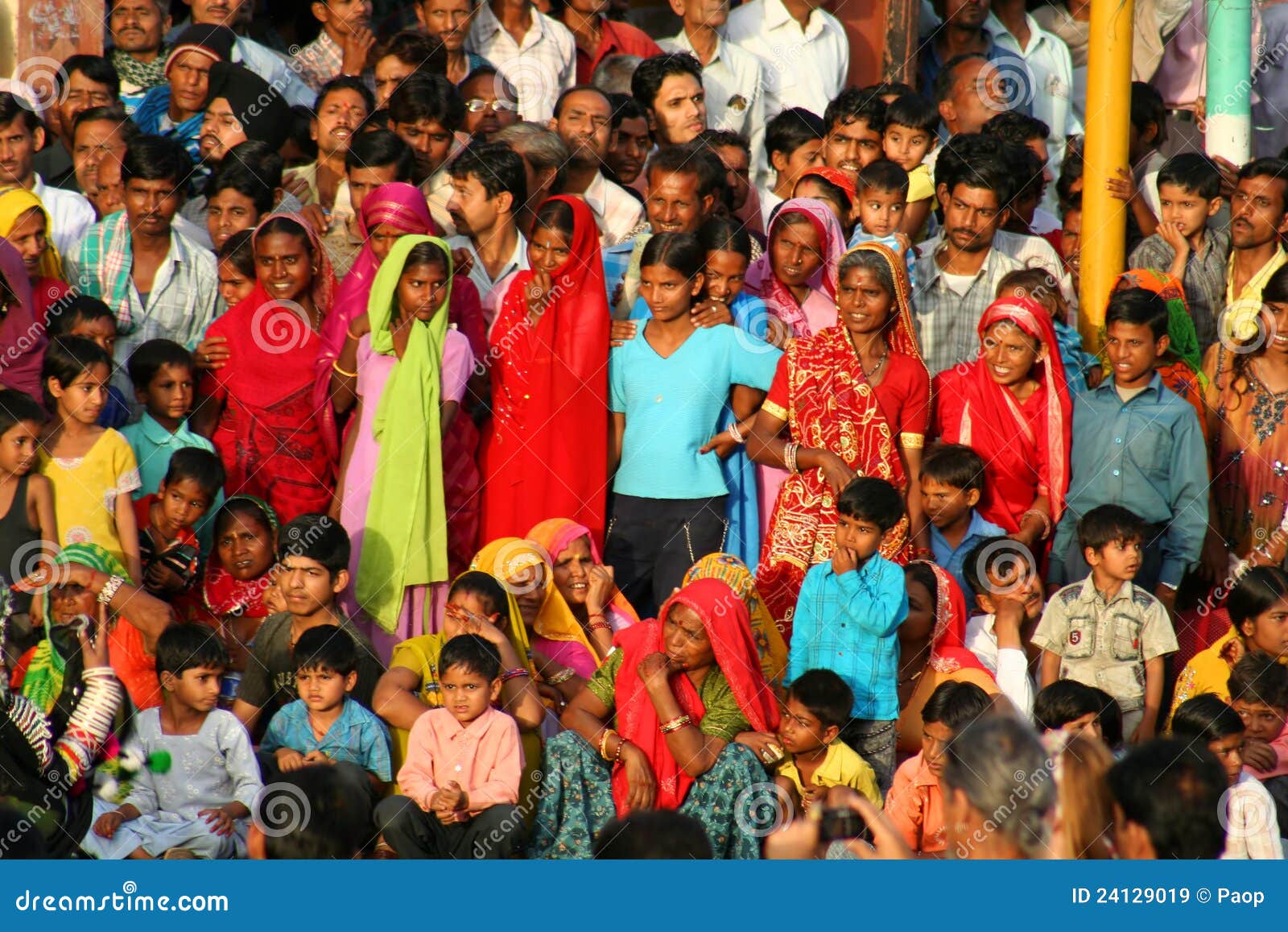 Festival crowd editorial stock image. Image of observe - 24129019