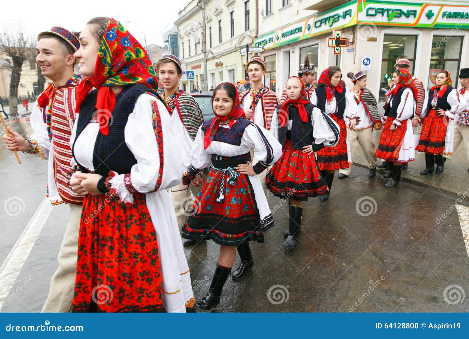 Festival Romeno No Traje Tradicional Imagem Editorial - Imagem de ...