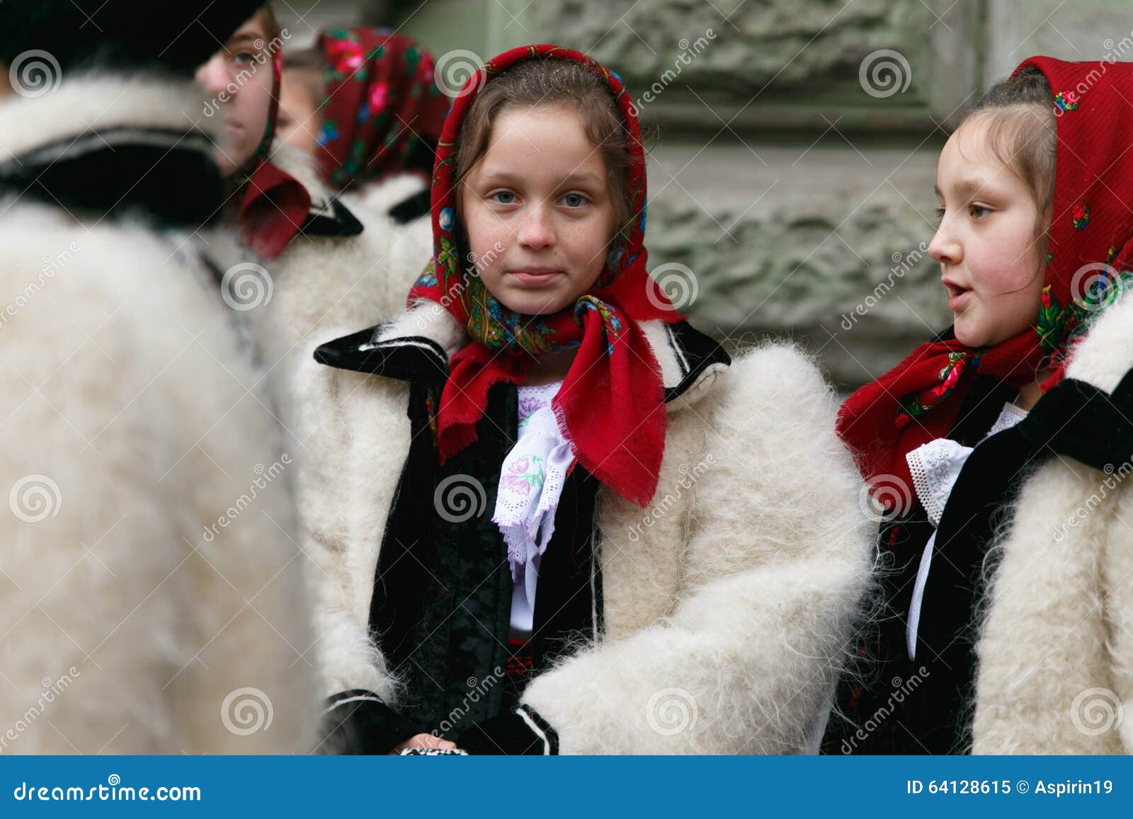 Festival Roumain Dans Le Costume Traditionnel Image éditorial - Image ...