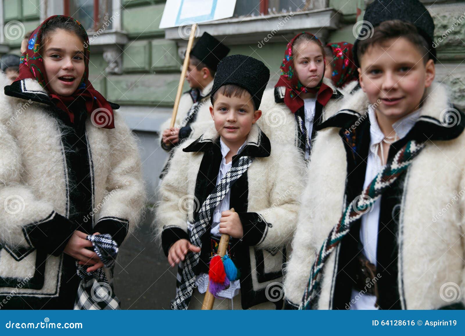 Festival Roumain Dans Le Costume Traditionnel Photo éditorial - Image ...