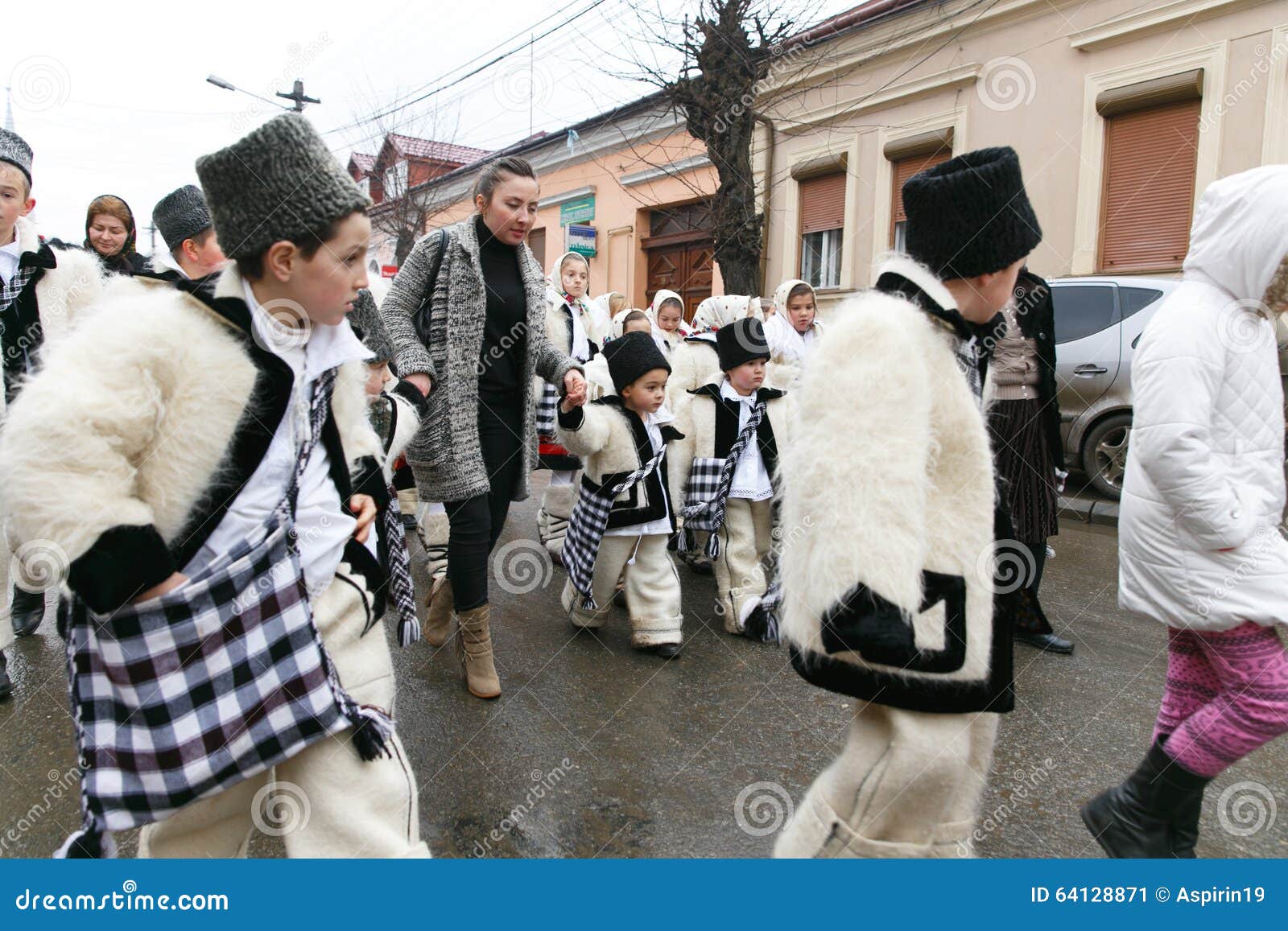 Festival Roumain Dans Le Costume Traditionnel Photo éditorial - Image ...