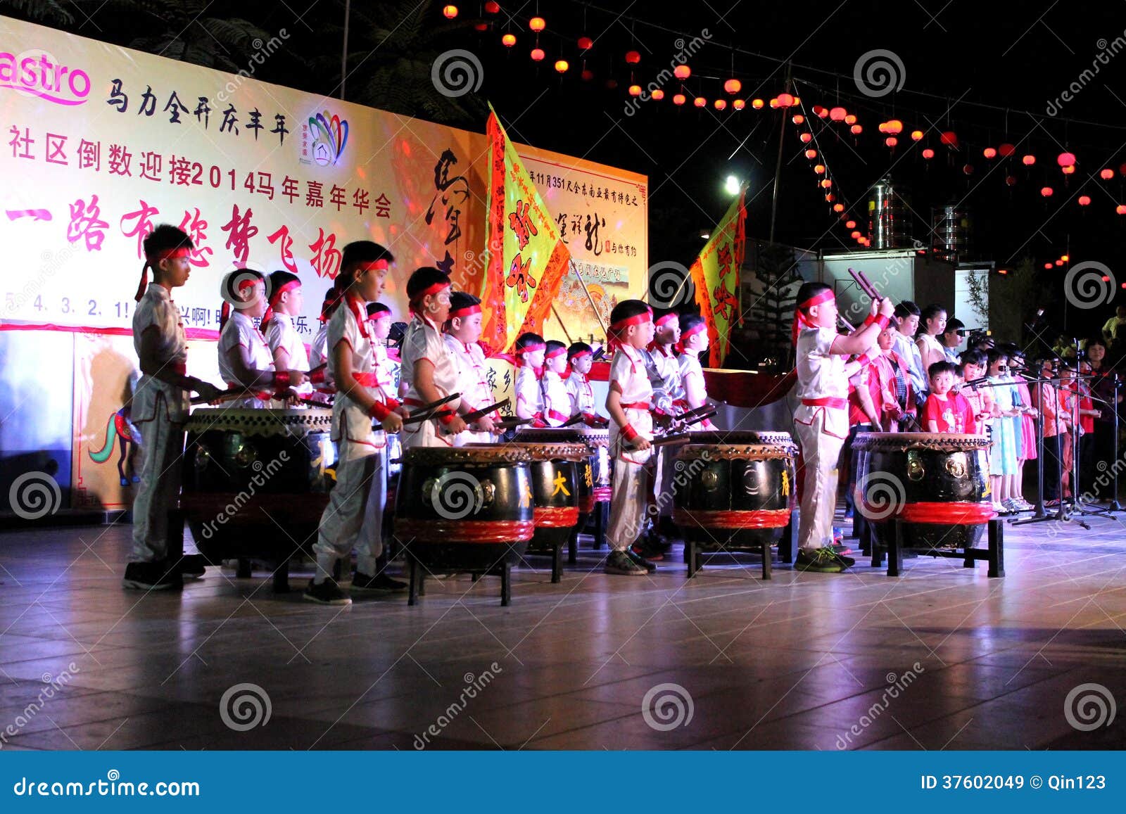 24 Festive Drums Performance Editorial Stock Image - Image of lighting ...