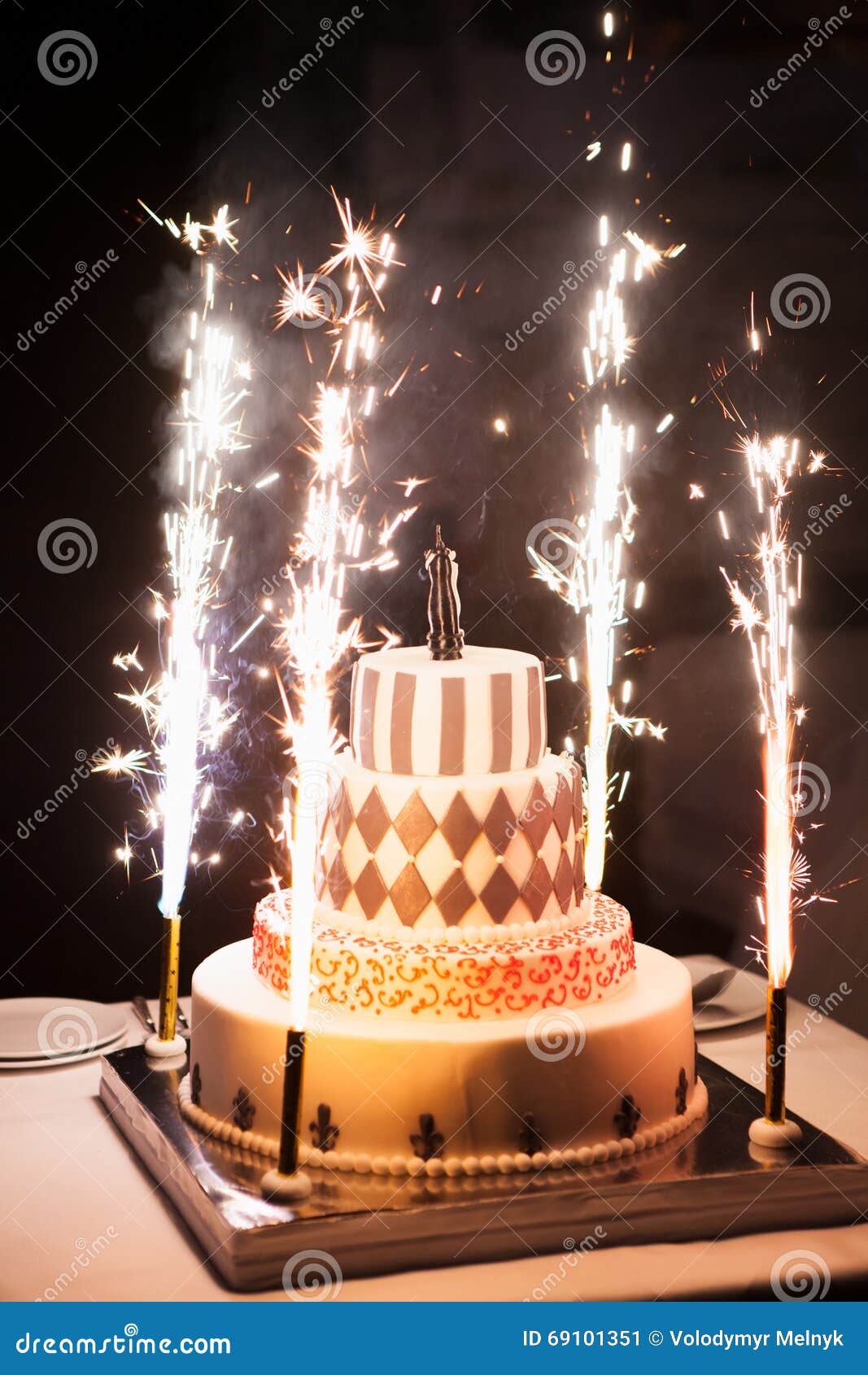 12,610 Festive Wedding Cake Photos - Free & Royalty-Free Stock Photos ...