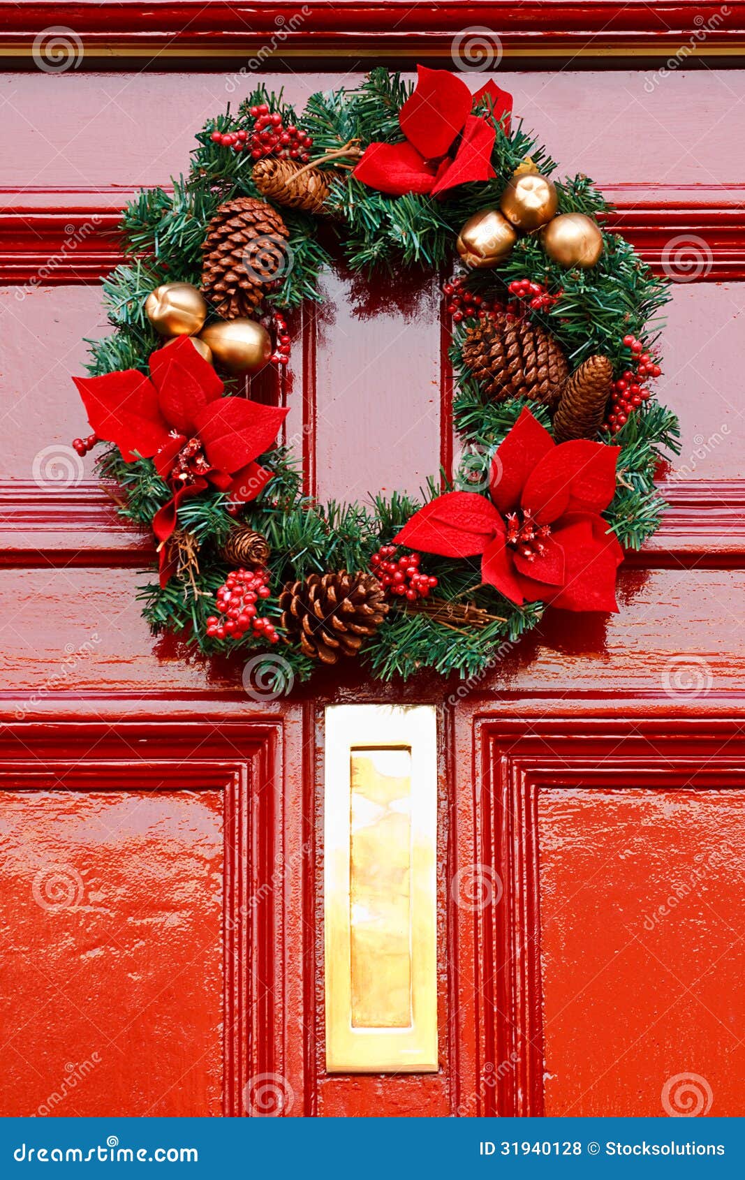 Festlicher Weihnachtskranz stockfoto. Bild von kreisförmig - 31940128