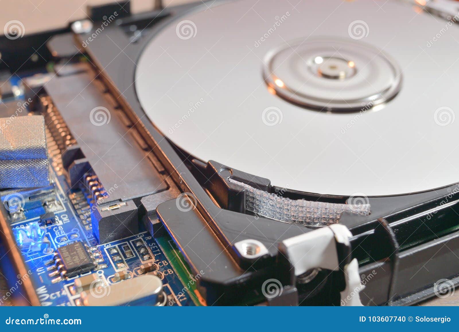 Festplatte nach innen stockfoto. Bild von notizbuch - 103607740