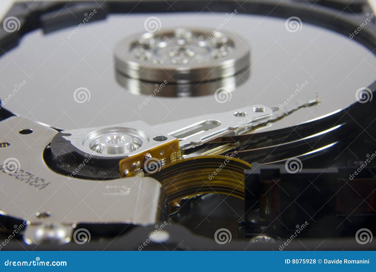 Festplatte nach innen stockfoto. Bild von rund, computer - 8075928