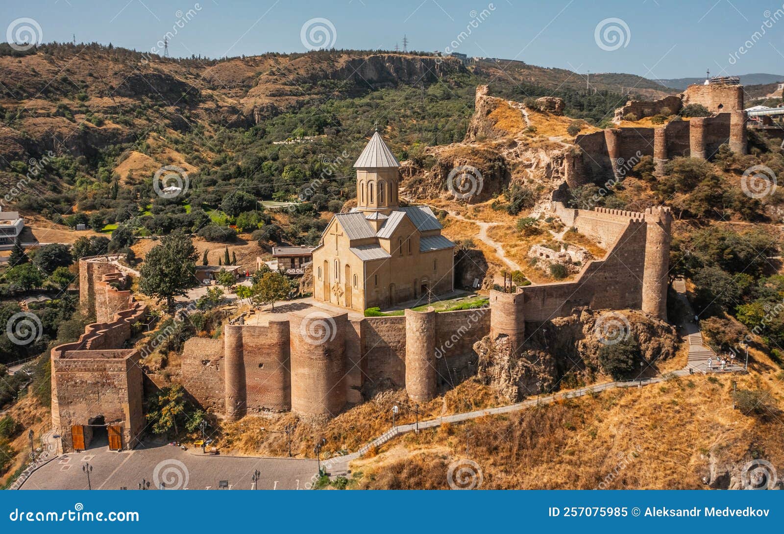 Festung Narikala in Tiflis stockbild. Bild von wand - 257075985