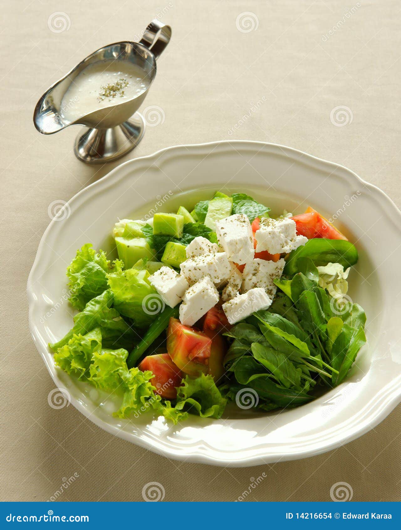 Fetaostsallad, Libanesisk Mat. Arkivfoto - Bild av sallad, medel: 14216654