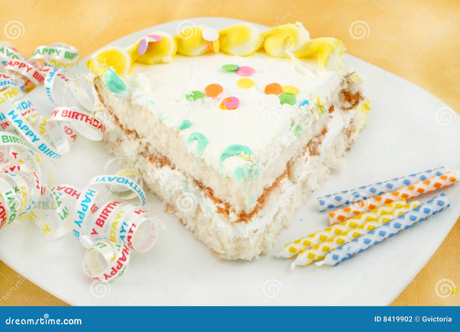 Fetta Di Torta Di Compleanno Fotografia Stock - Immagine di ...