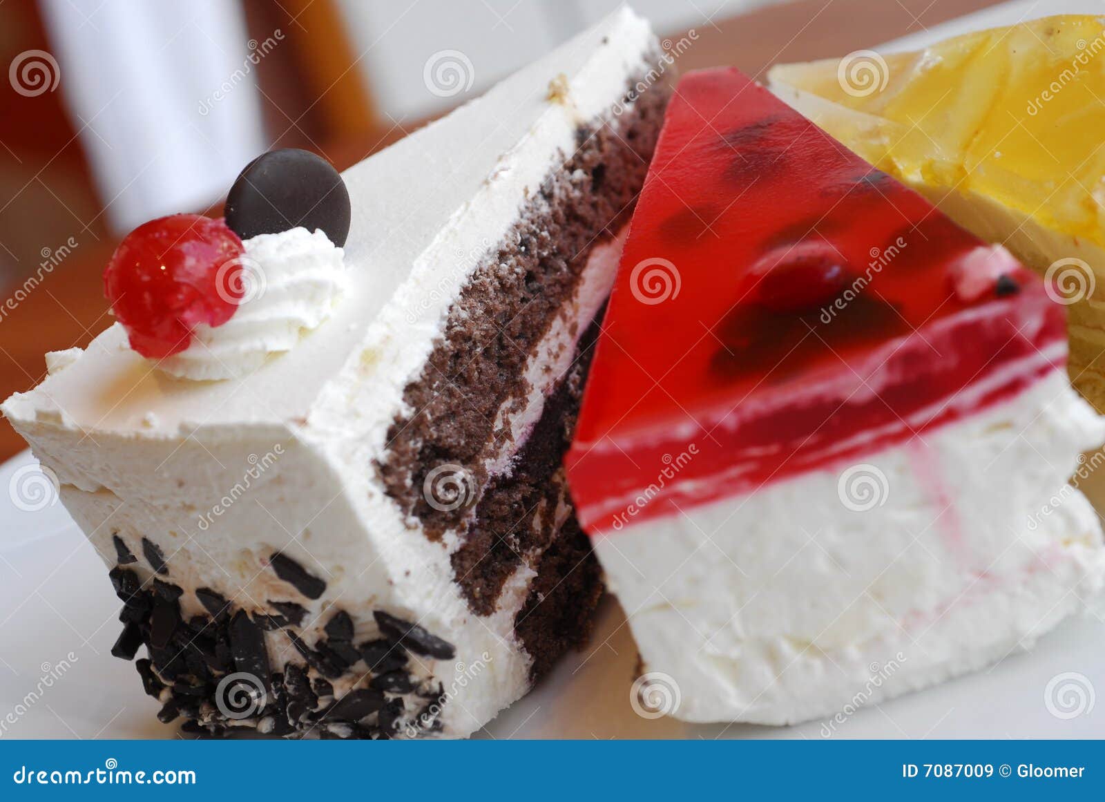 Fette di torte squisite immagine stock. Immagine di stratificato - 7087009