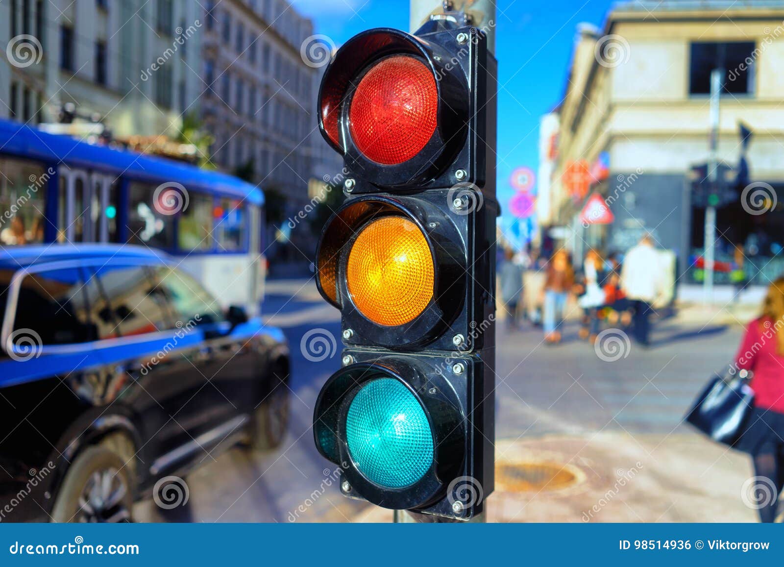 Feu De Signalisation Aux Carrefours Photo stock - Image du couleur ...