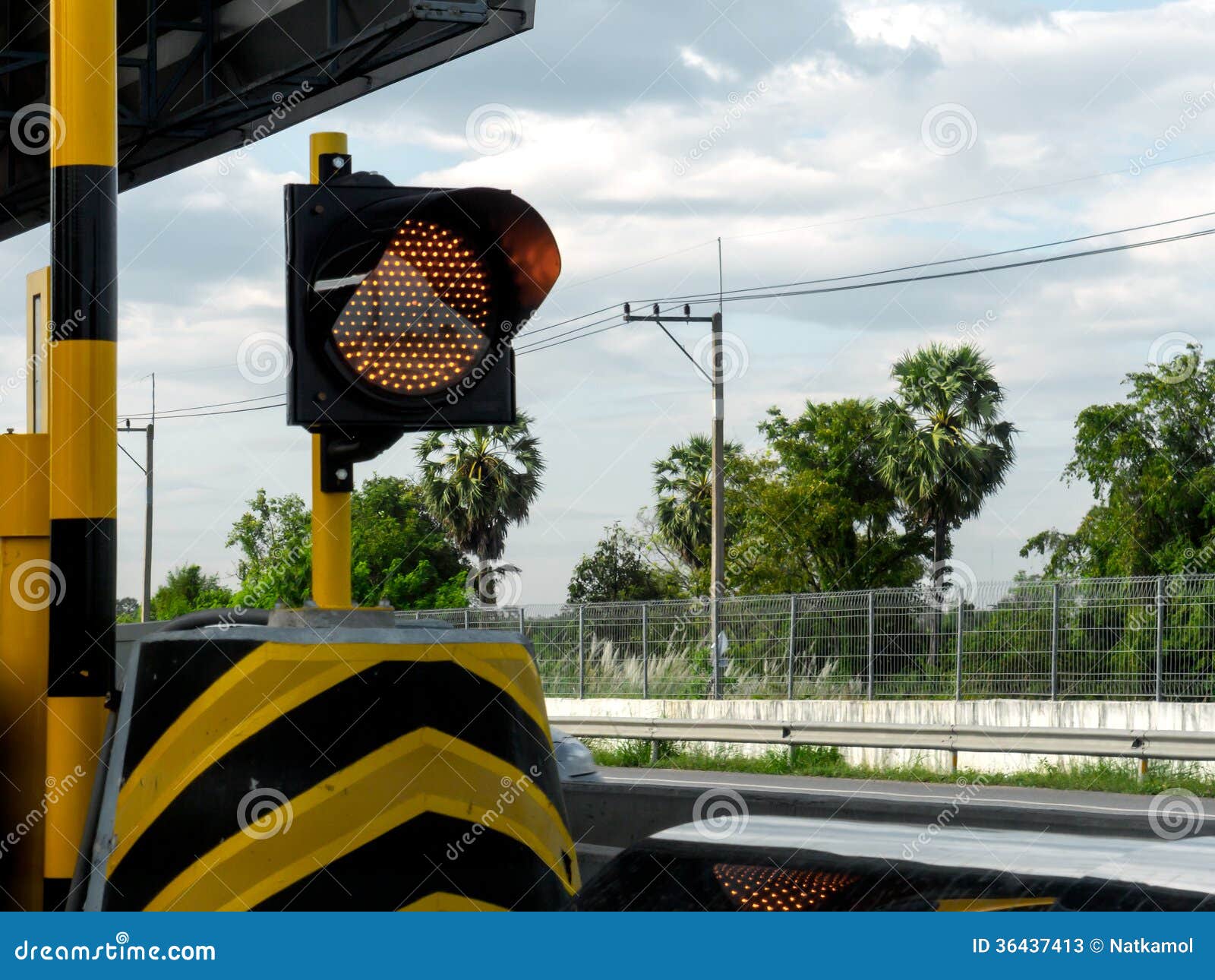 Feu de signalisation jaune image stock. Image du conceptuel - 36437413