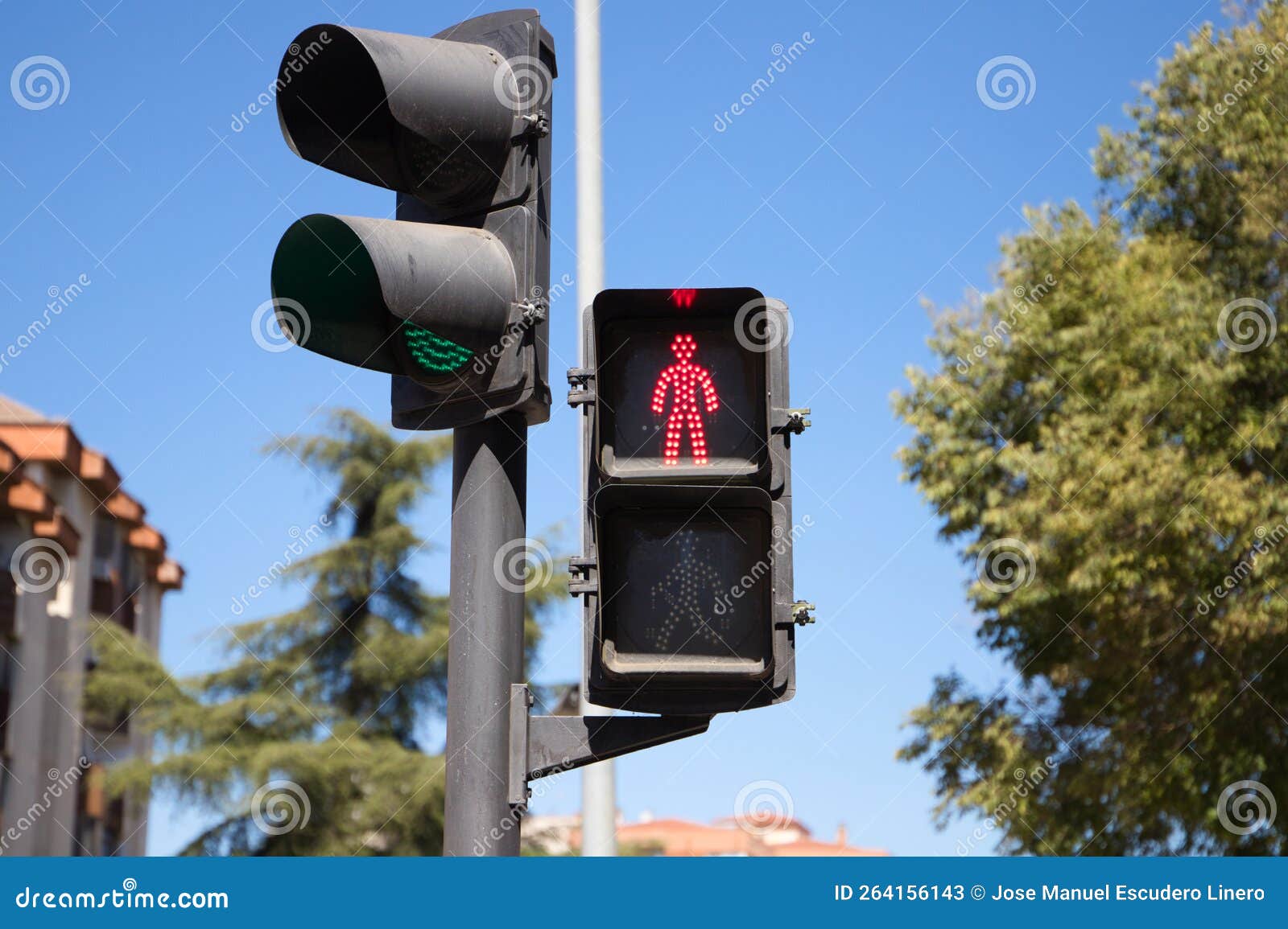 Feux De Circulation Avec Feu Rouge Image stock - Image du bien ...