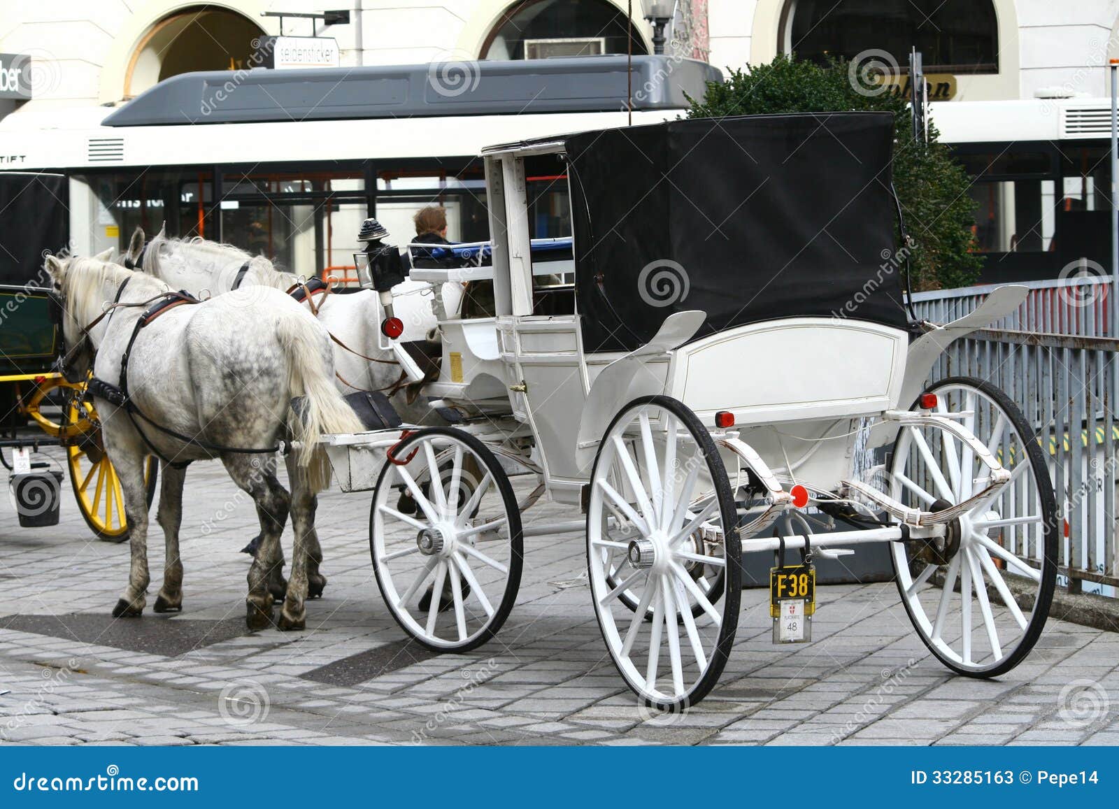 Fiaker in Wien redaktionelles stockfoto. Bild von pferde - 33285163