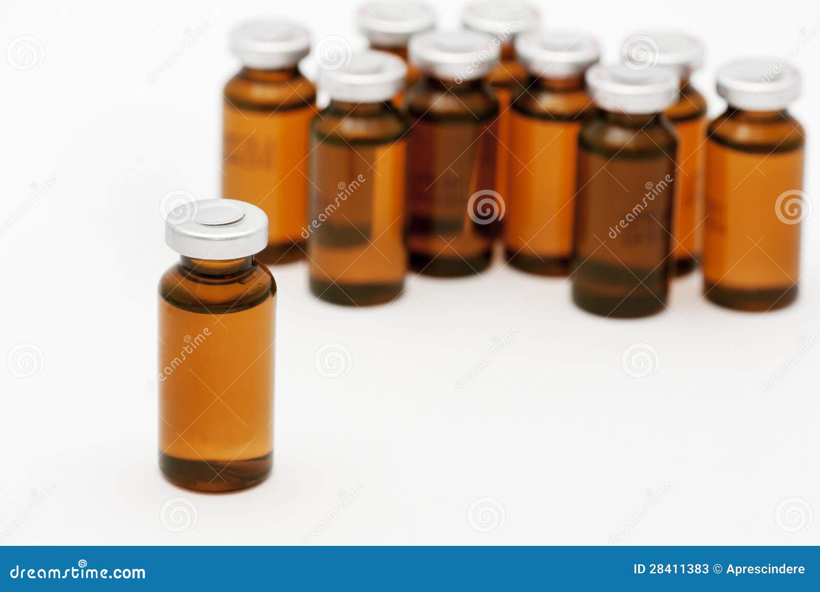 Fiale mediche immagine stock. Immagine di vetro, salute - 28411383