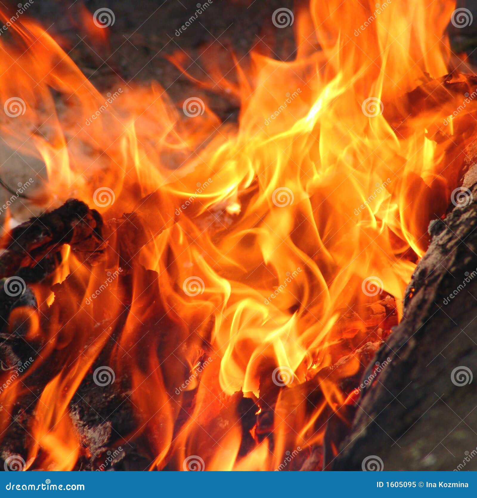Fiamma di camp-fire immagine stock. Immagine di fiamma - 1605095