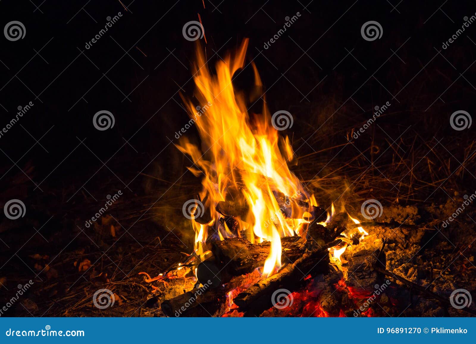 Fiamma di fuoco fotografia stock. Immagine di pericolo - 96891270