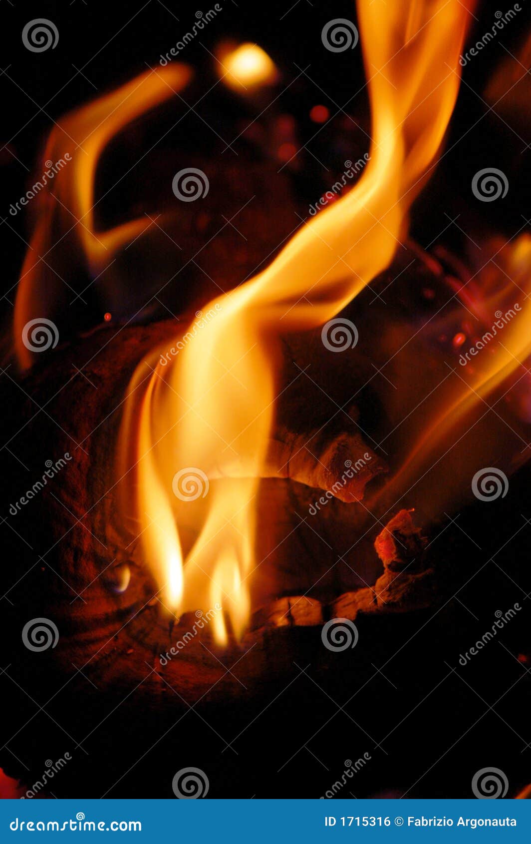 Fiamma I del fuoco fotografia stock. Immagine di luce - 1715316