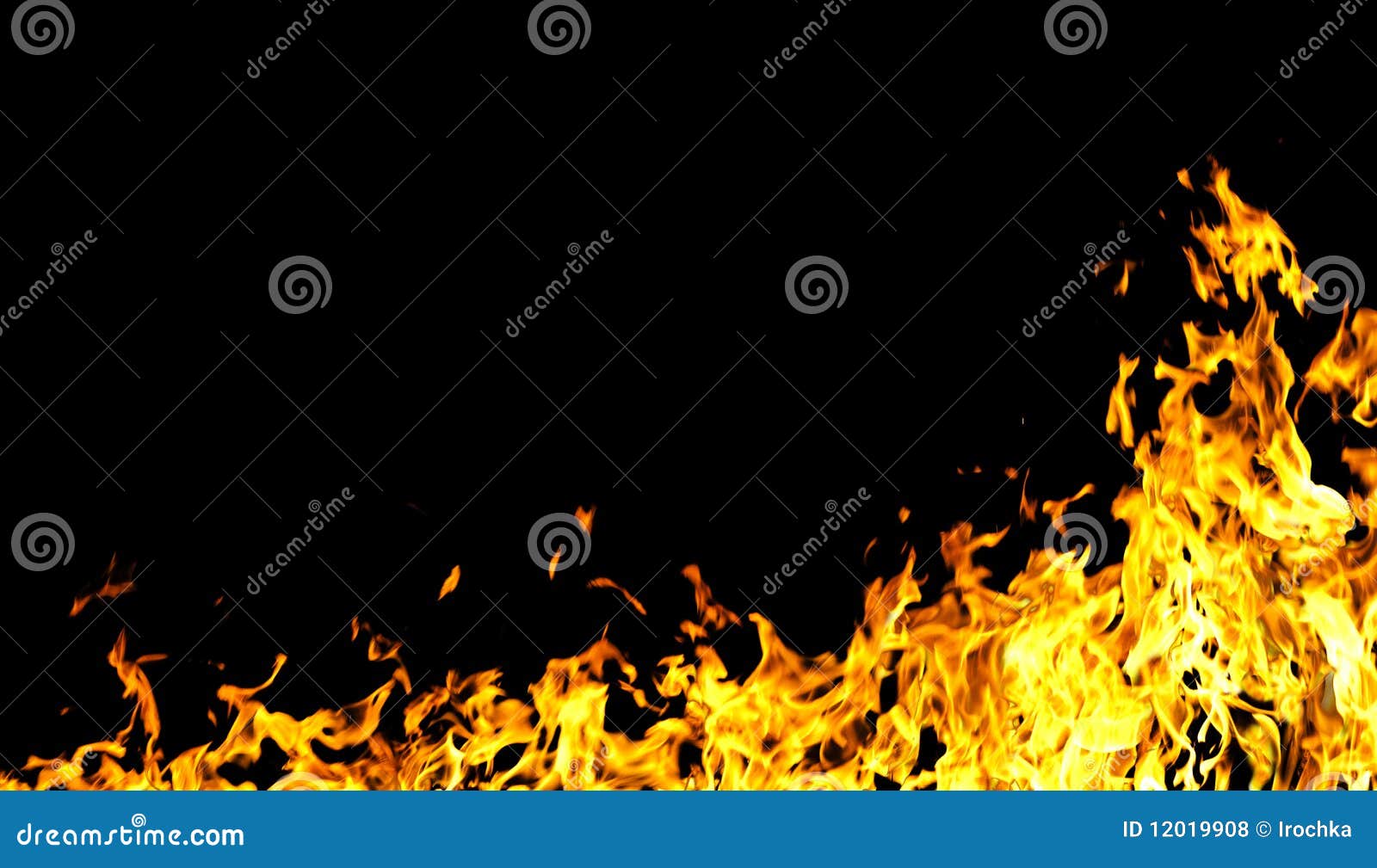 Fiamme Di Un Fuoco Nello Scuro Fotografia Stock - Immagine di inferno ...