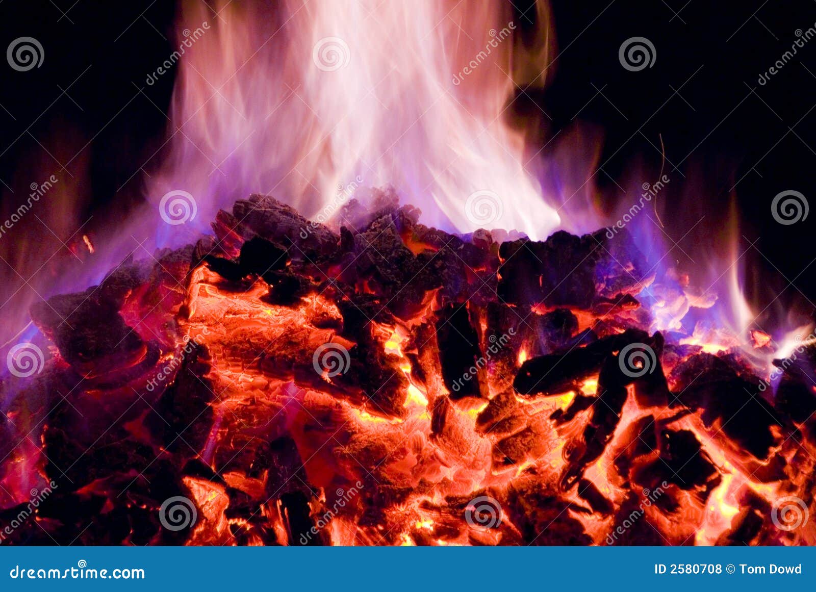Fiamme Viola E Blu Di Fuoco Fotografia Stock - Immagine di fuoco, caldo ...