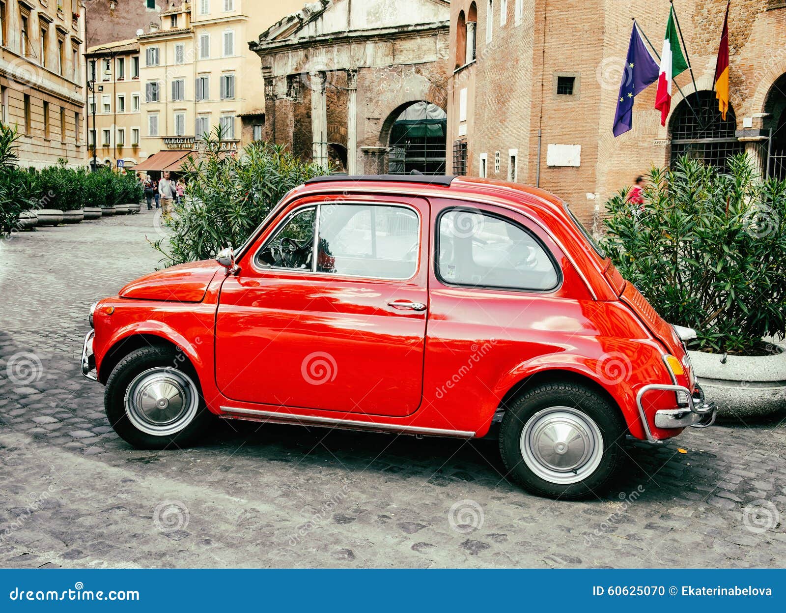 Fiat 500 parked in Rome editorial image. Image of fiat - 60625070