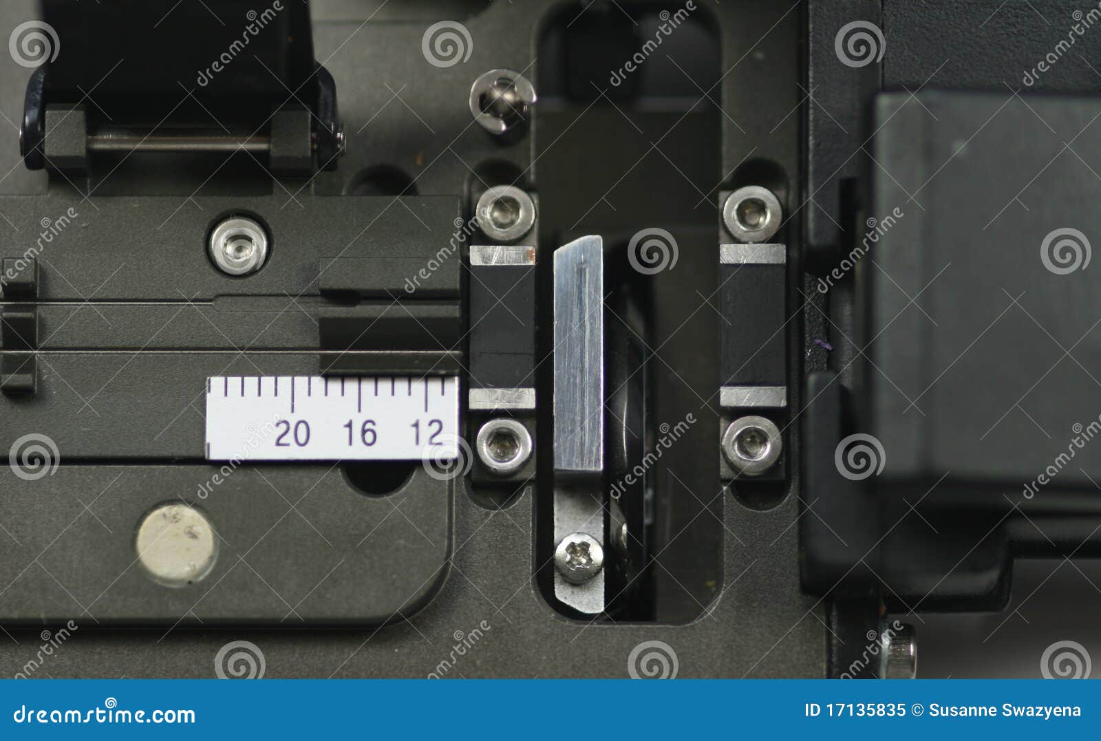 Splicing Fiber Optical Cable With Optical Fiber Fusion Splicer ...