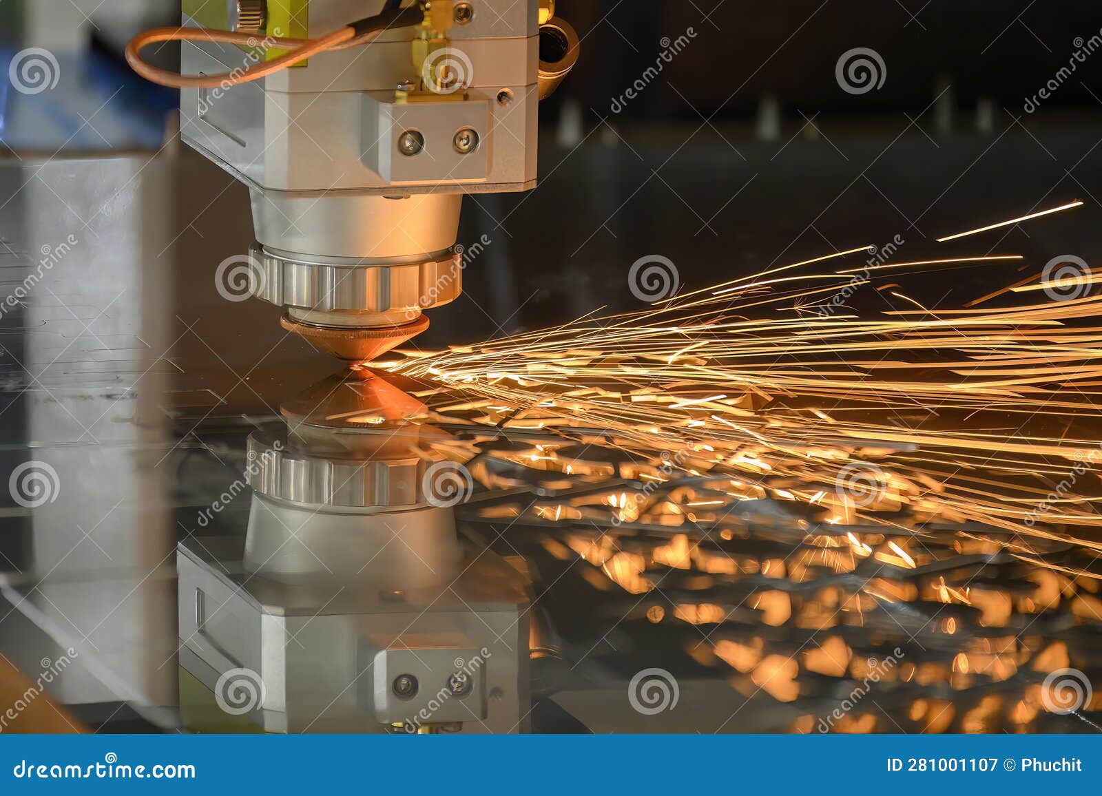 The Fiber Laser Cutting Machine Cutting Machine Cut the Metal Plate ...