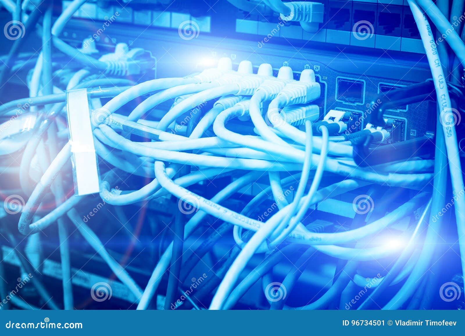 Fiber Optic Connecting on Core Network Swtich in Modern Data Center ...