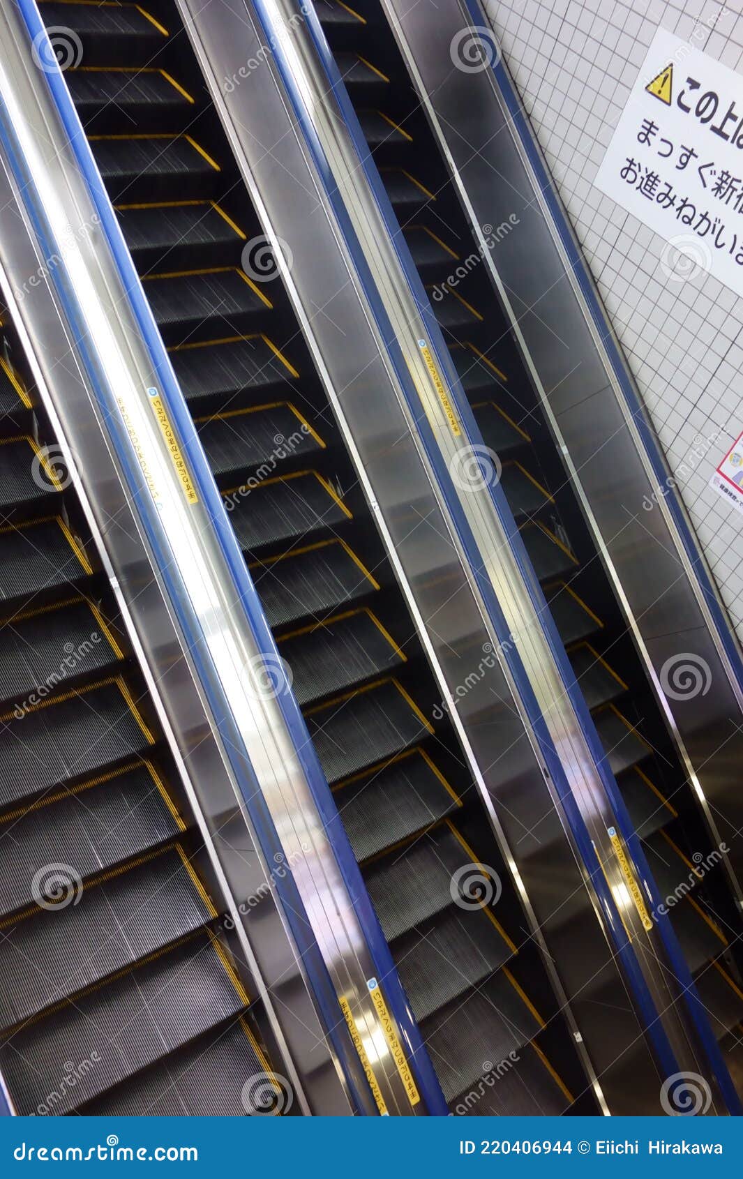 Virtual Impossible Three-row Steep High-speed Escalator Pattern Stock ...