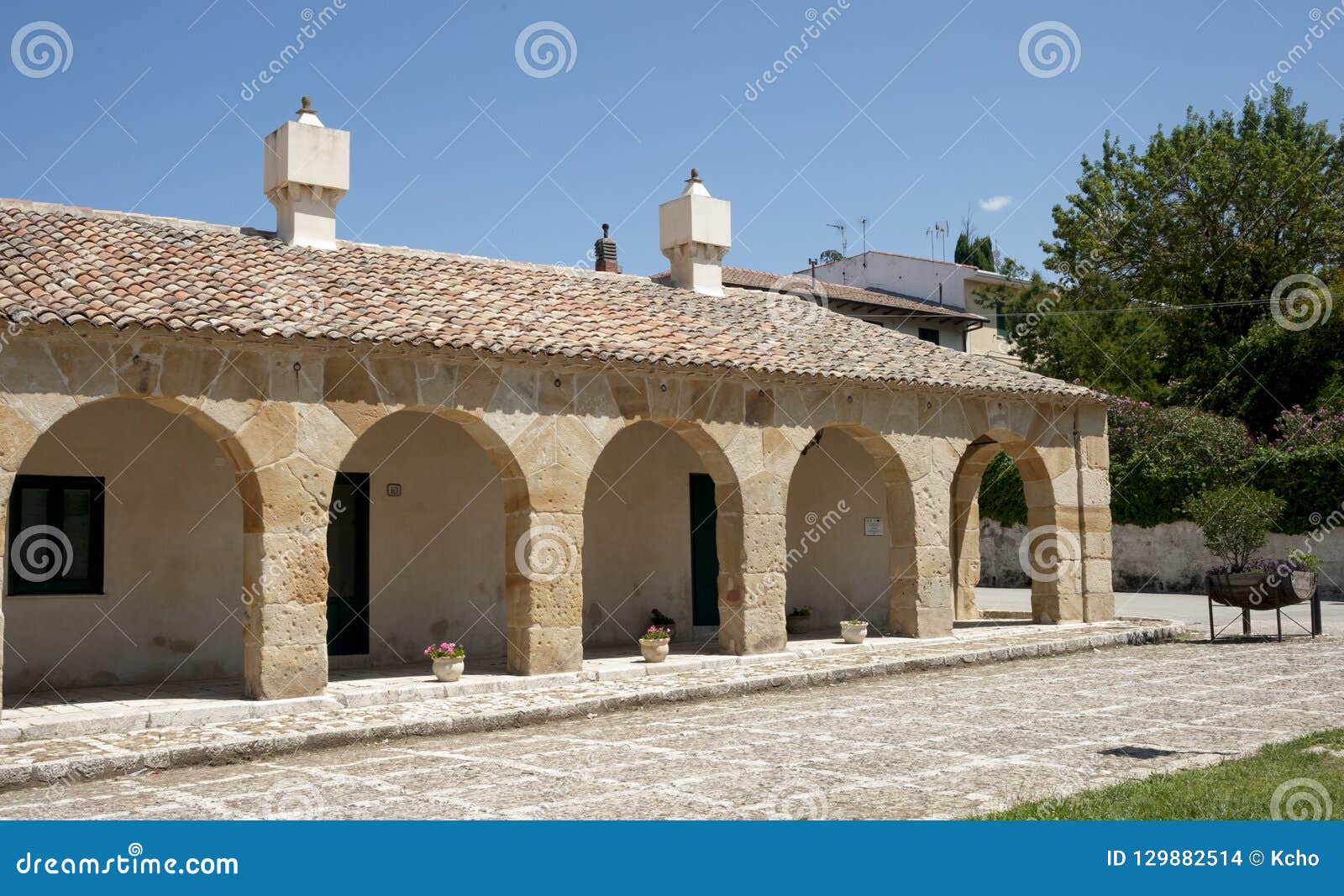 Ficuzza arkivfoto. Bild av dörr, byggnad, land, räknat - 129882514