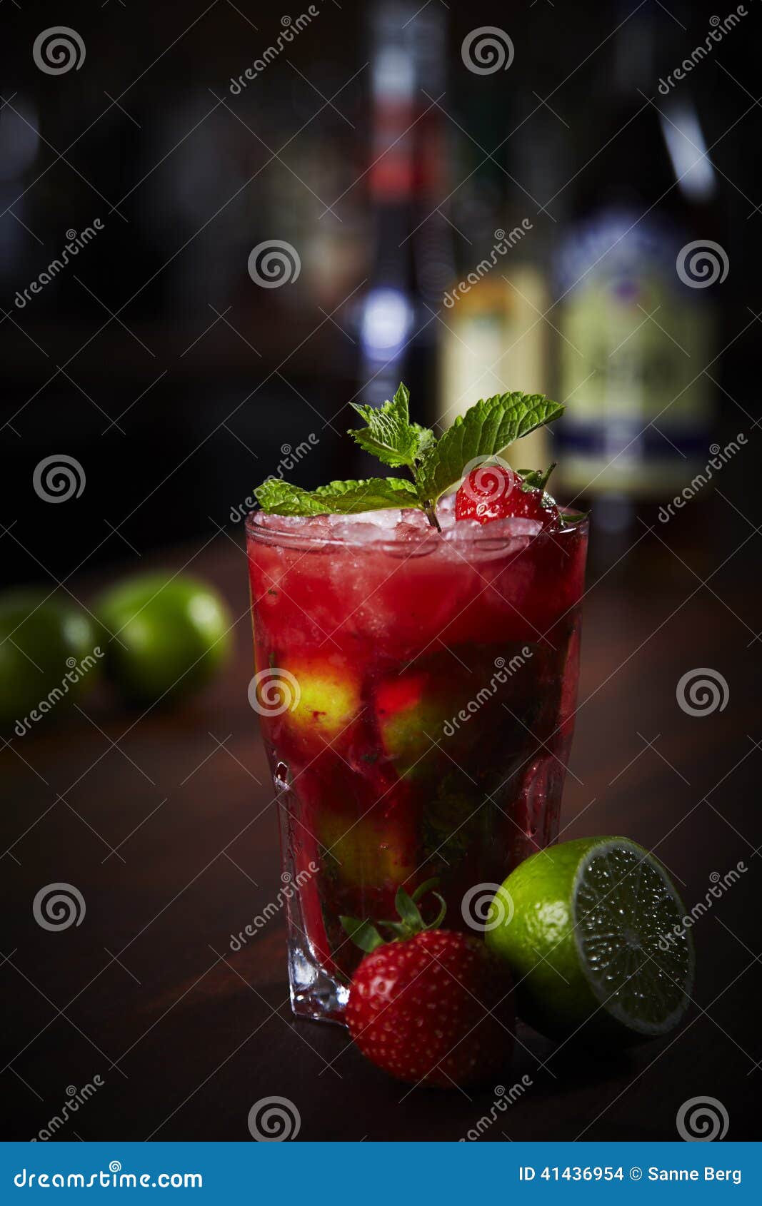 Fidels Twisted Mojito Cocktail Stock Photo - Image of indoors, white: 41436954