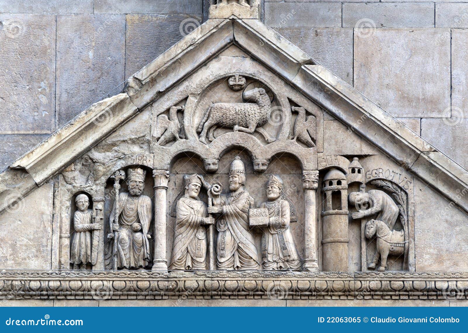 Fidenza (Parma) - Catedral, Bas-relief Imagen de archivo - Imagen de ...