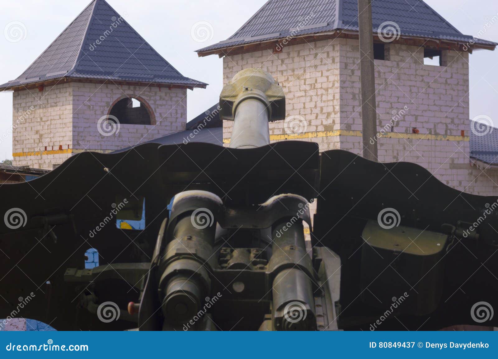 Field Gun Aiming at Castle stock image. Image of architecture - 80849437