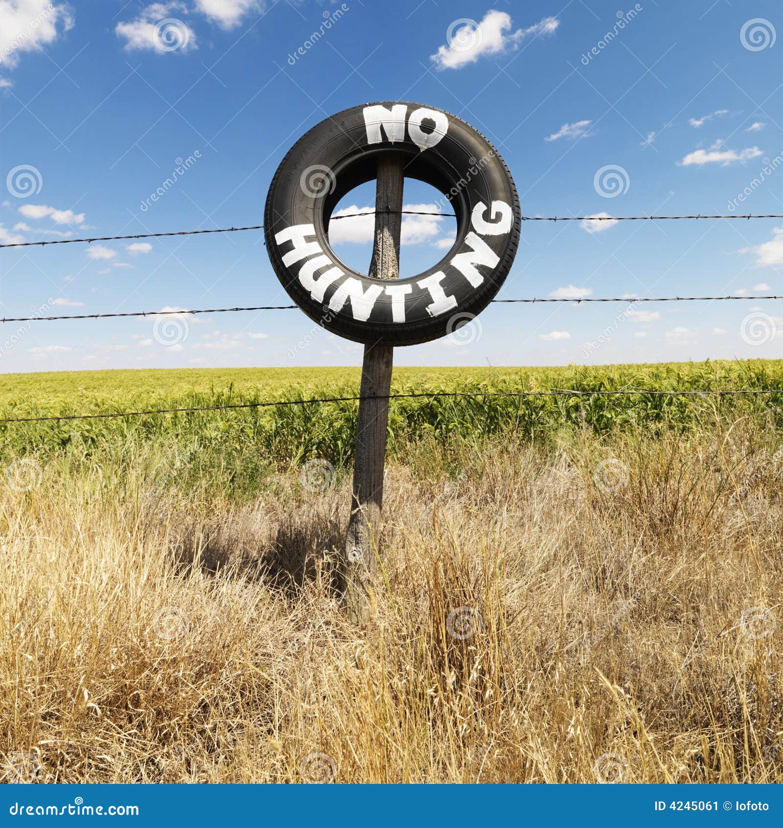 Field with No Hunting Sign. Stock Image - Image of warning, cropland ...