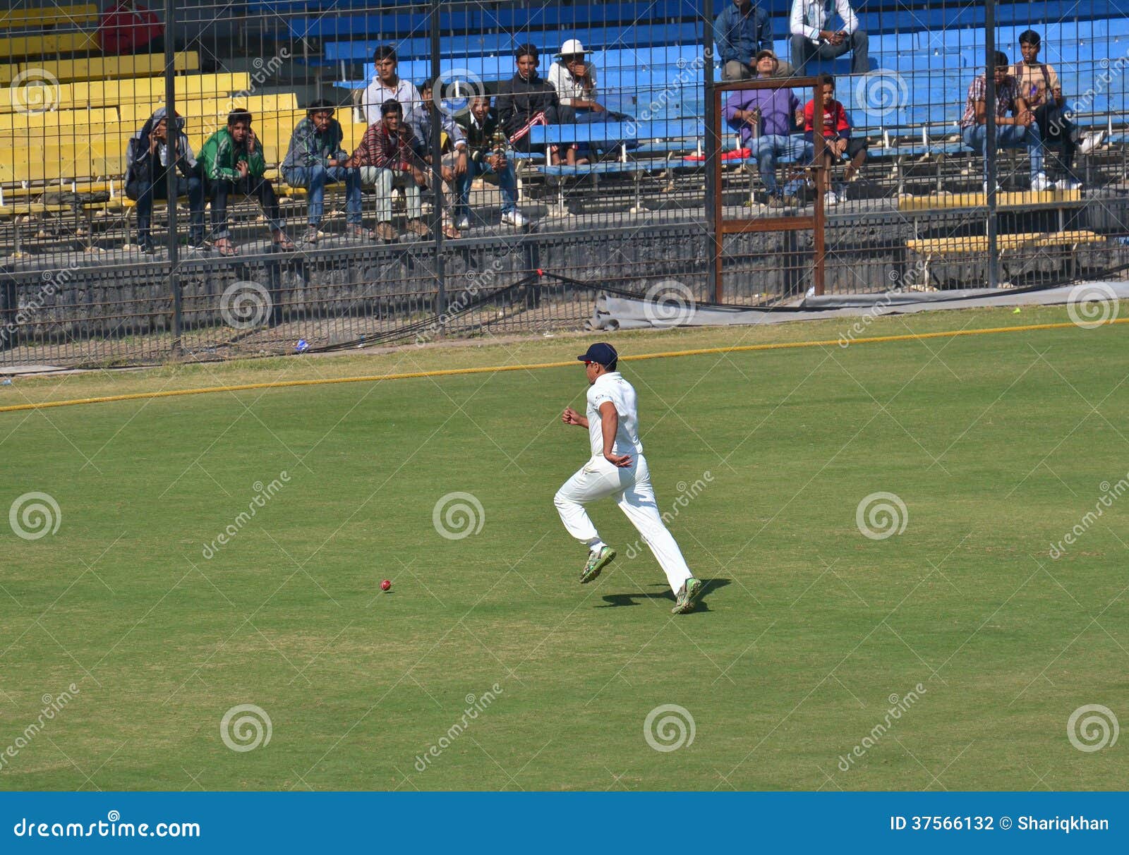 Fielder Running after the Ball Editorial Photography - Image of cricket ...