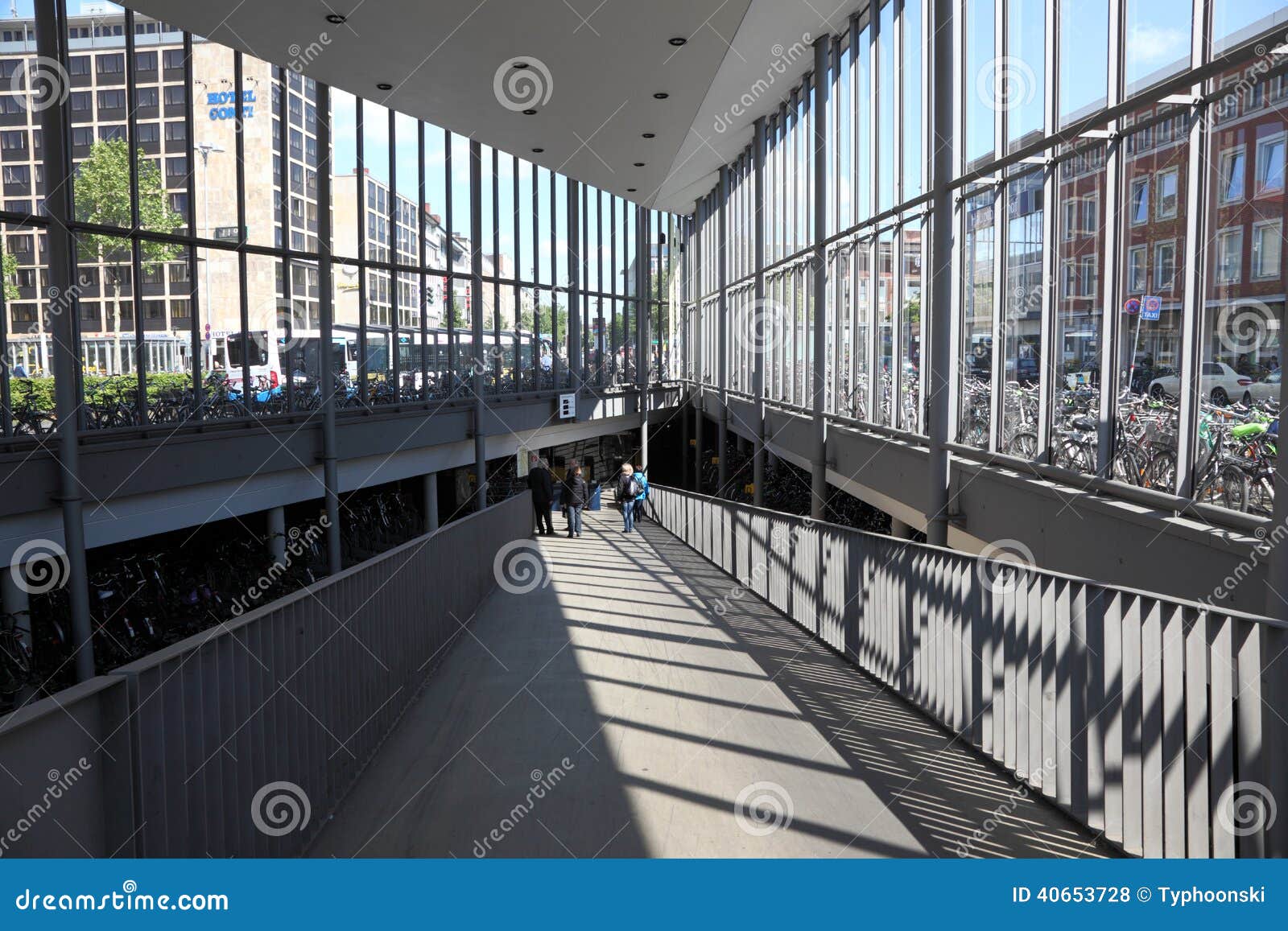 Fietsgarage in De Stad Van Munster Redactionele Stock Foto - Image of ...