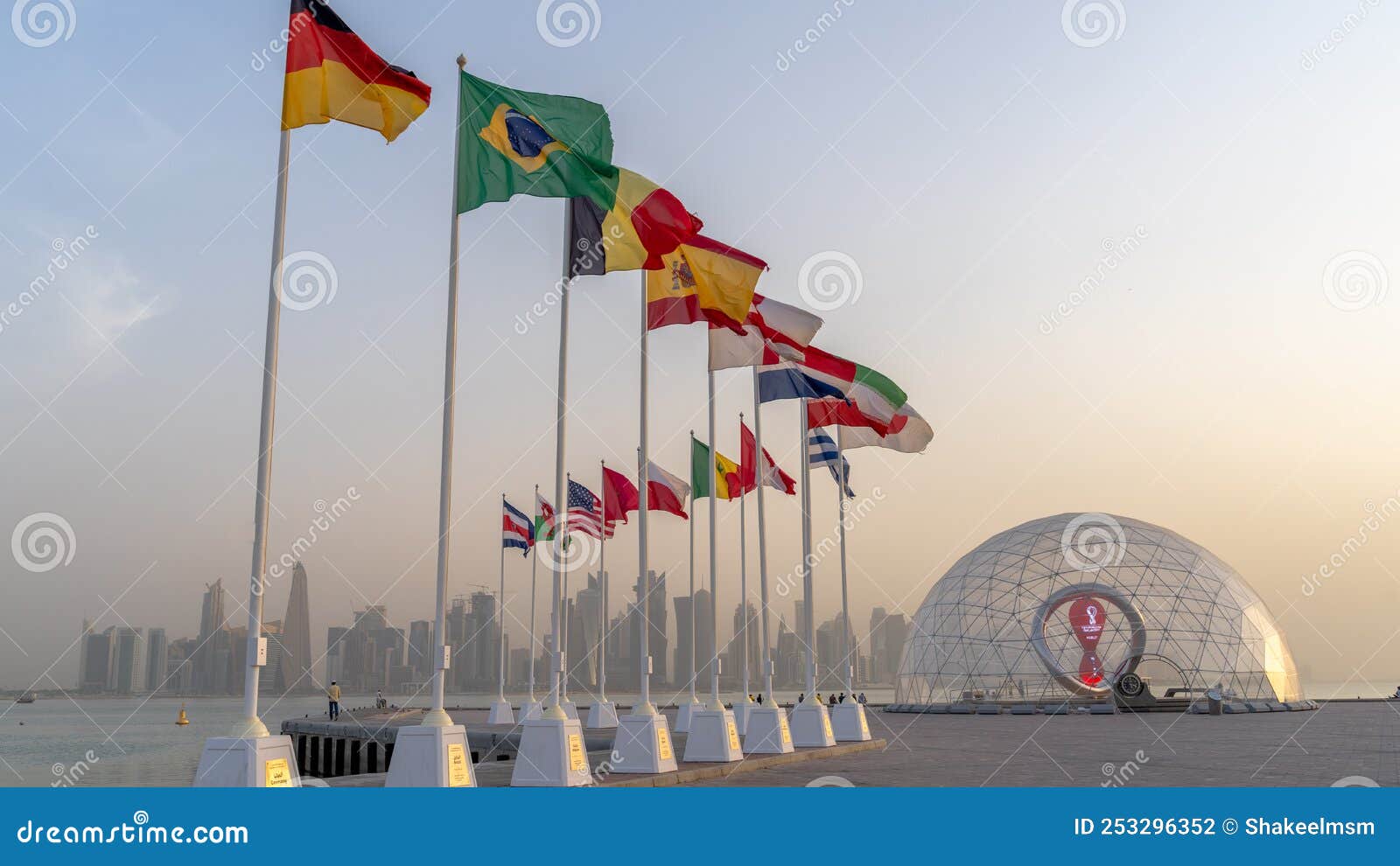 FIFA World Cup Qatar 2022 Official Countdown Clock at the Corniche ...