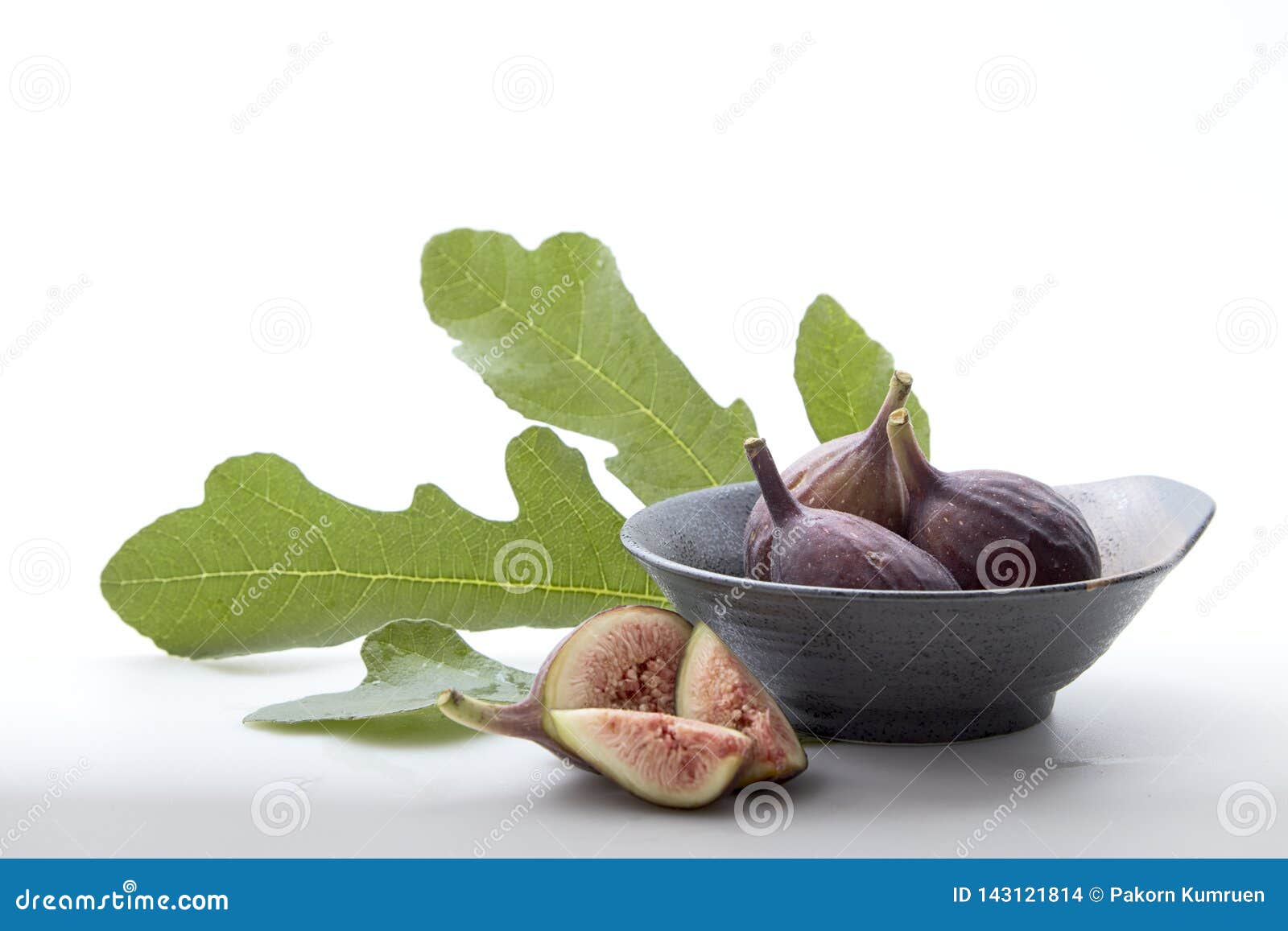 Figs in a a Bowl with Fig Leaf Stock Photo - Image of fresh, vitamin ...