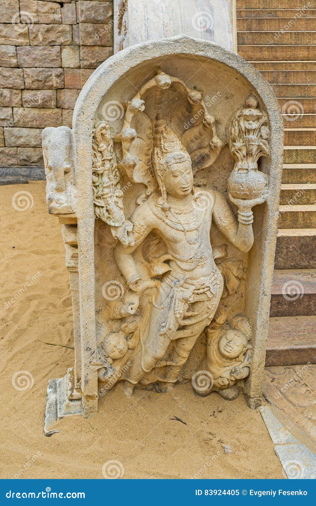 A figura de Naga-Raja imagem de stock. Imagem de escadas - 83924405