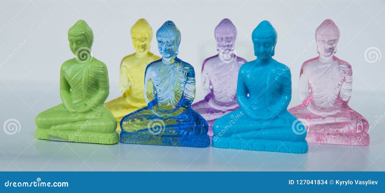 Figura Moderna Del Color De Un Primer De Buda Foto de archivo - Imagen ...