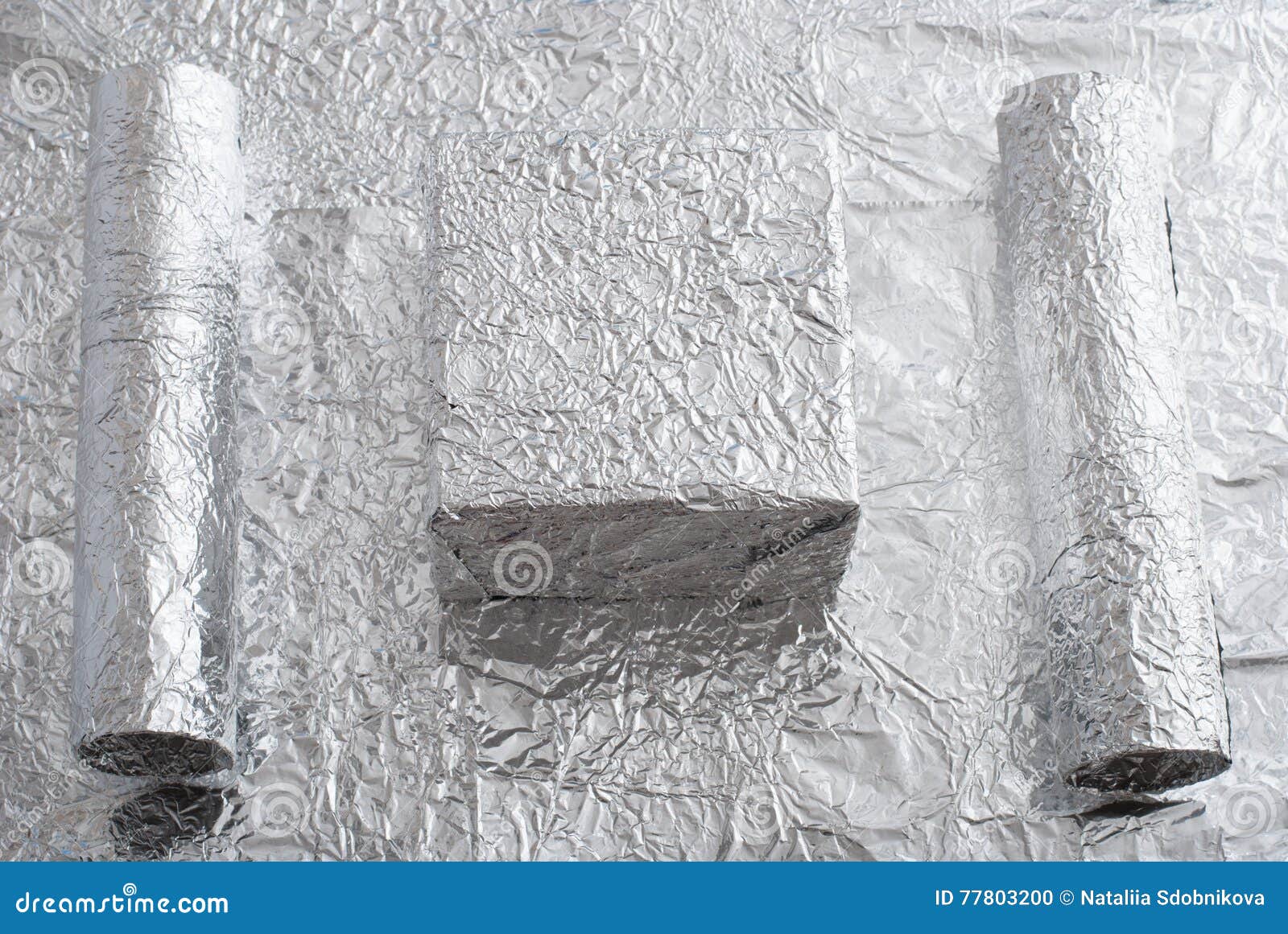 Figuras Del Papel De Aluminio Foto de archivo - Imagen de aluminio ...