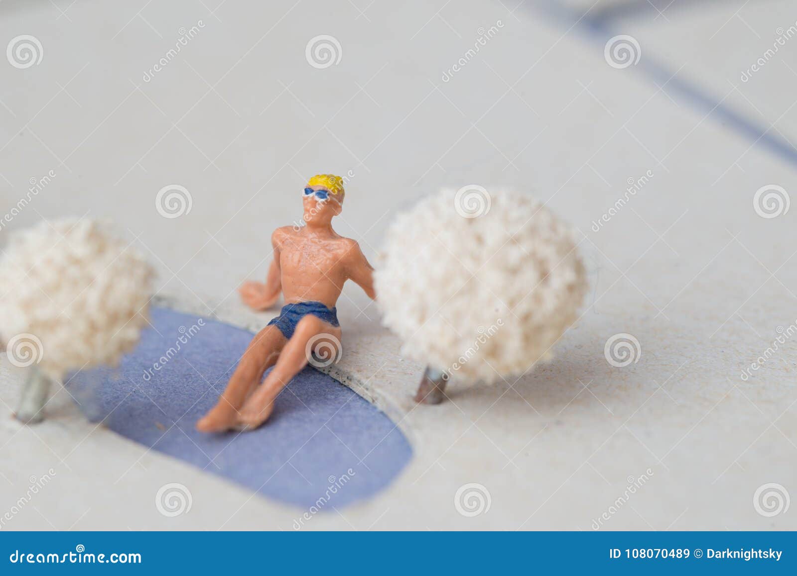 Figure Bathing Modelo Masculino Imagen de archivo - Imagen de cristales ...