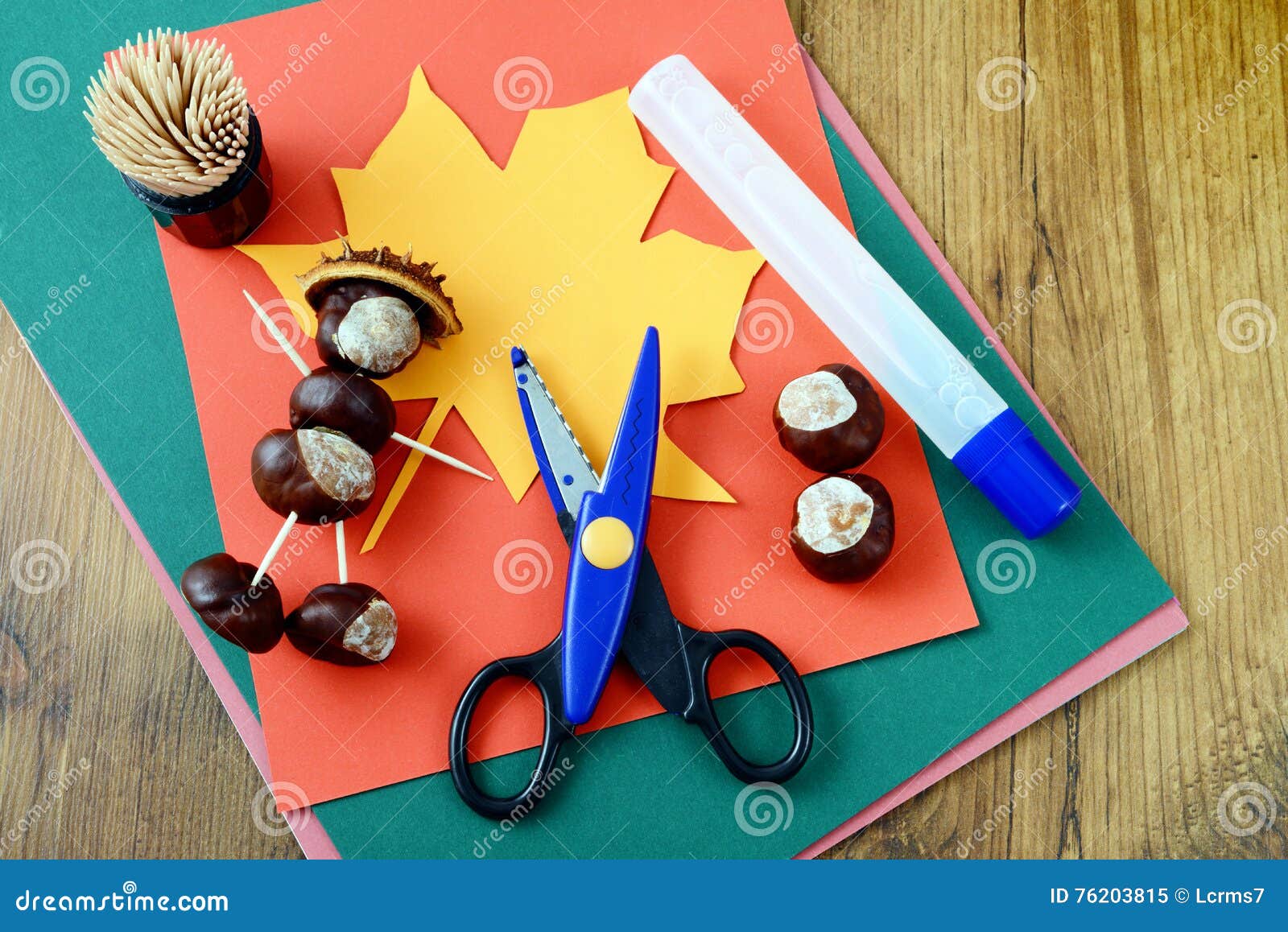 Figure Della Castagna Dello Stagnaio Immagine Stock - Immagine di penne ...